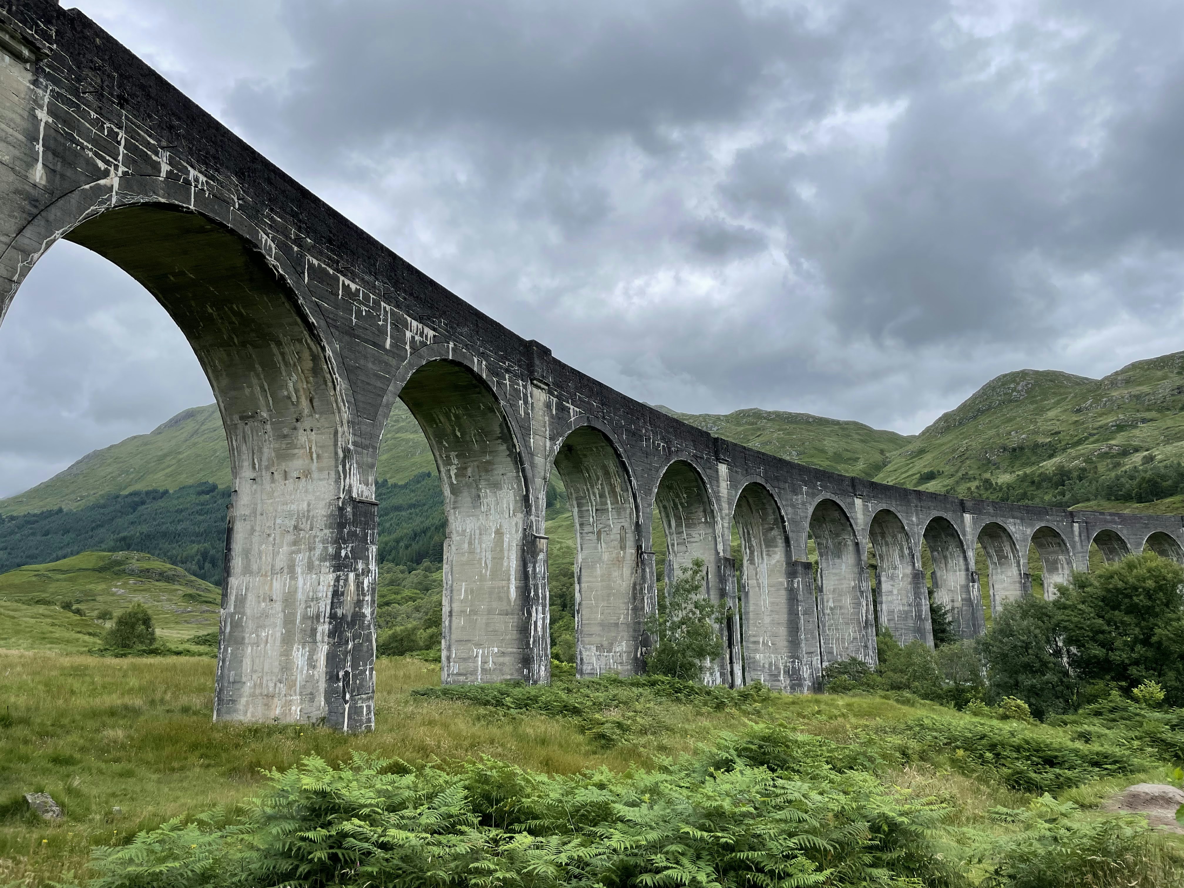 A large stone bridge photo – Free Glenfinnan viaduct Image on Unsplash