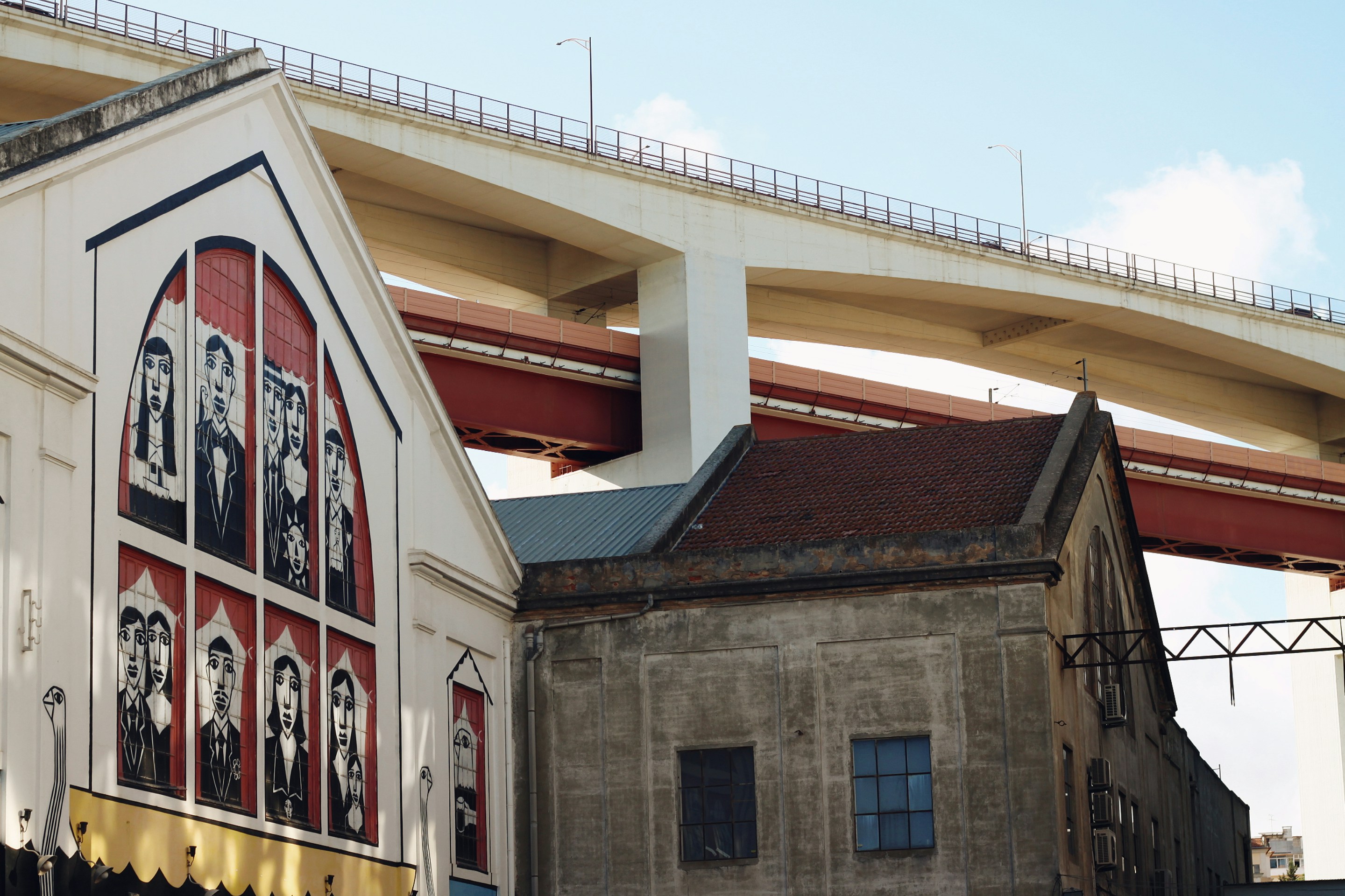 A building with a bridge over it photo – Free Architecture Image on ...