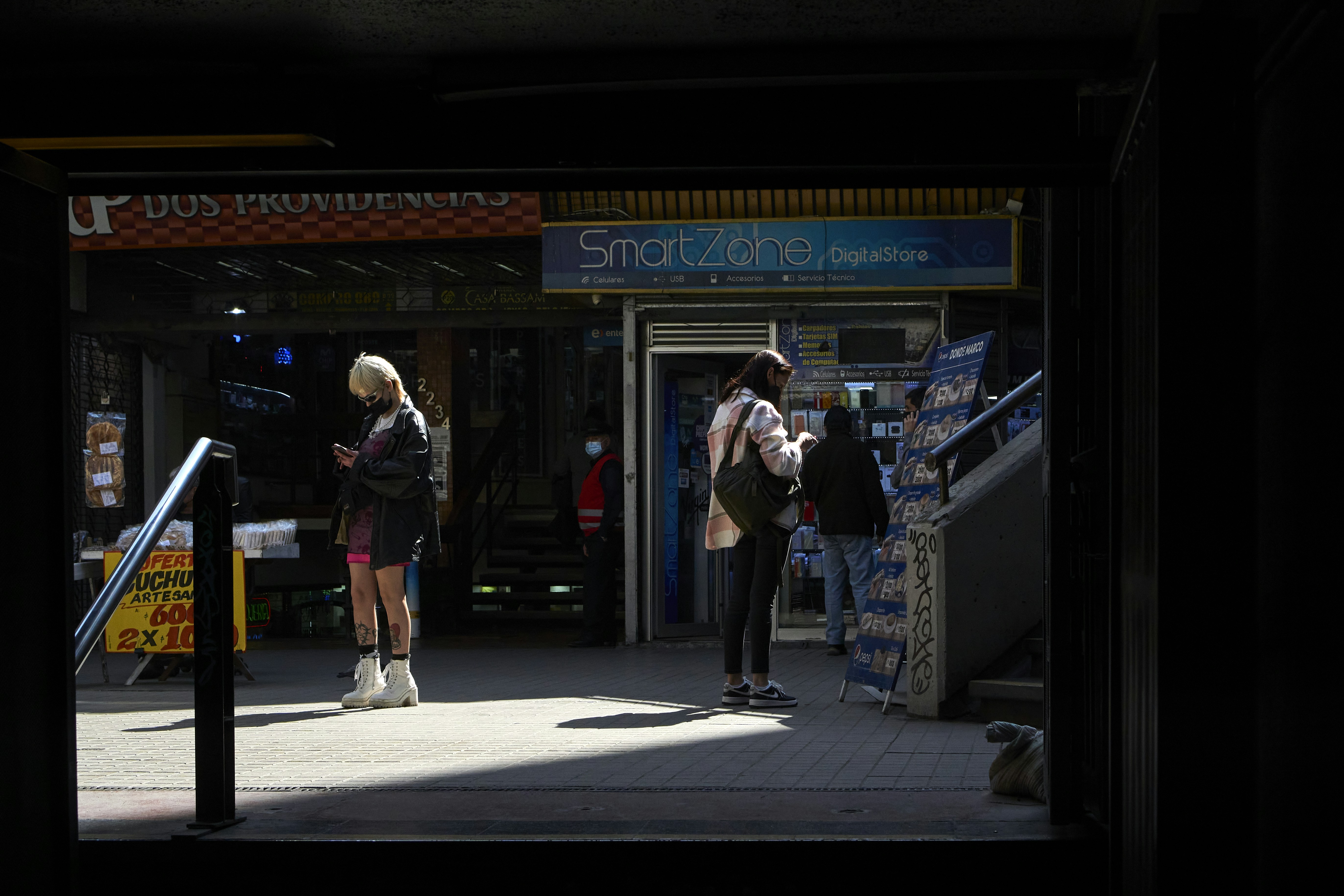 People standing outside a store photo – Free Chile Image on Unsplash
