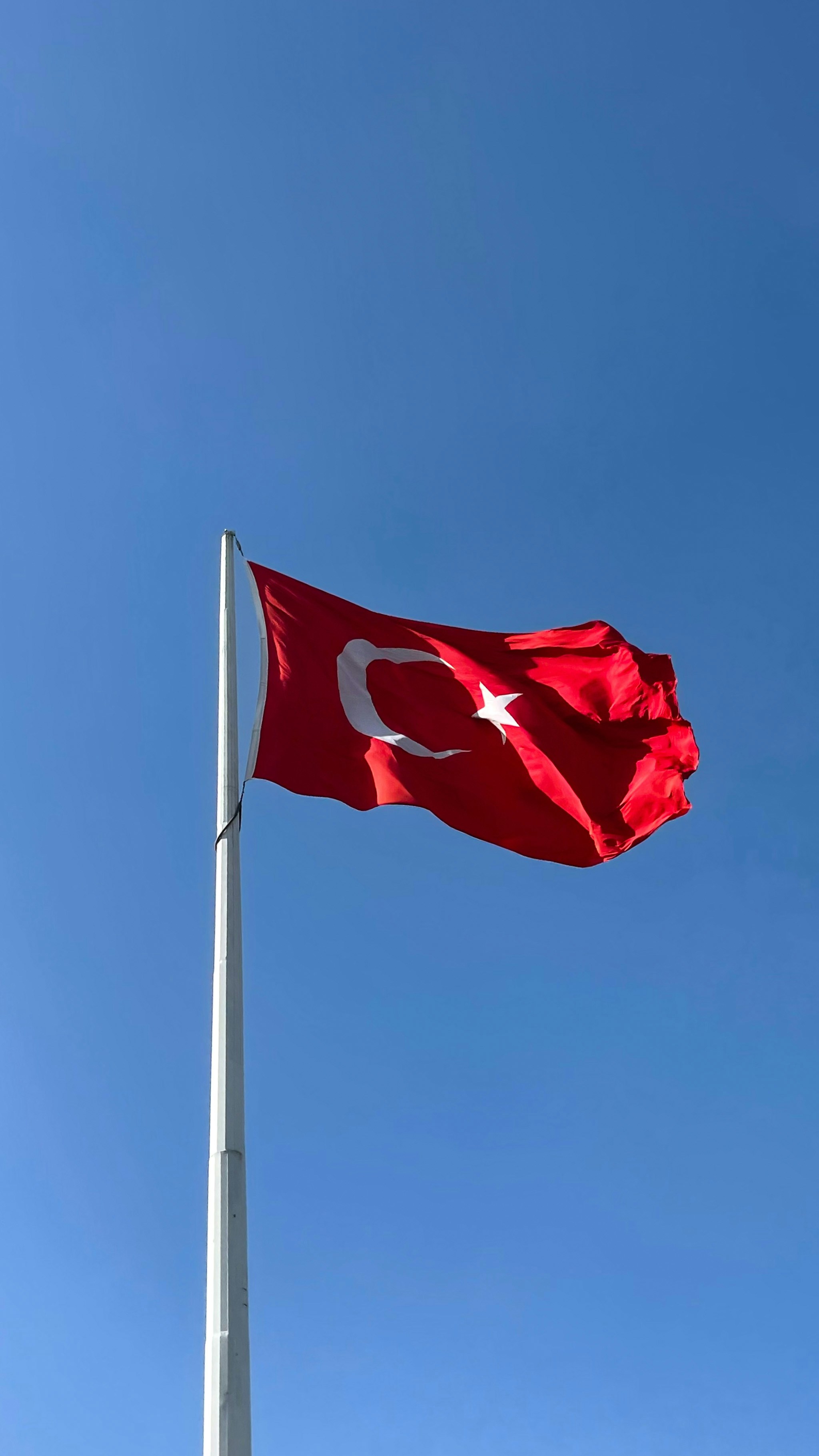 A red and white flag photo – Free Bitlis Image on Unsplash