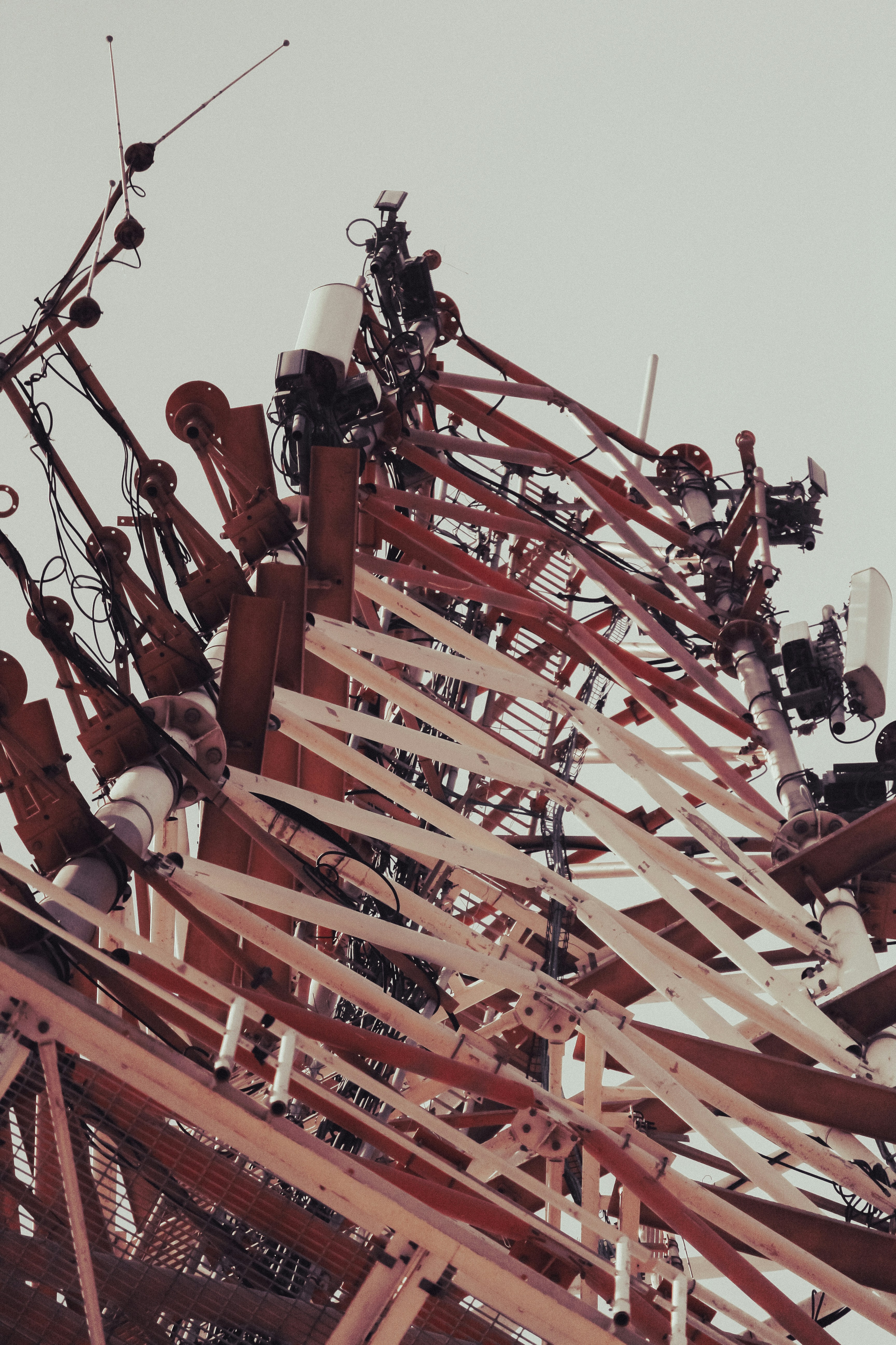 A large metal structure photo – Free Architecture Image on Unsplash