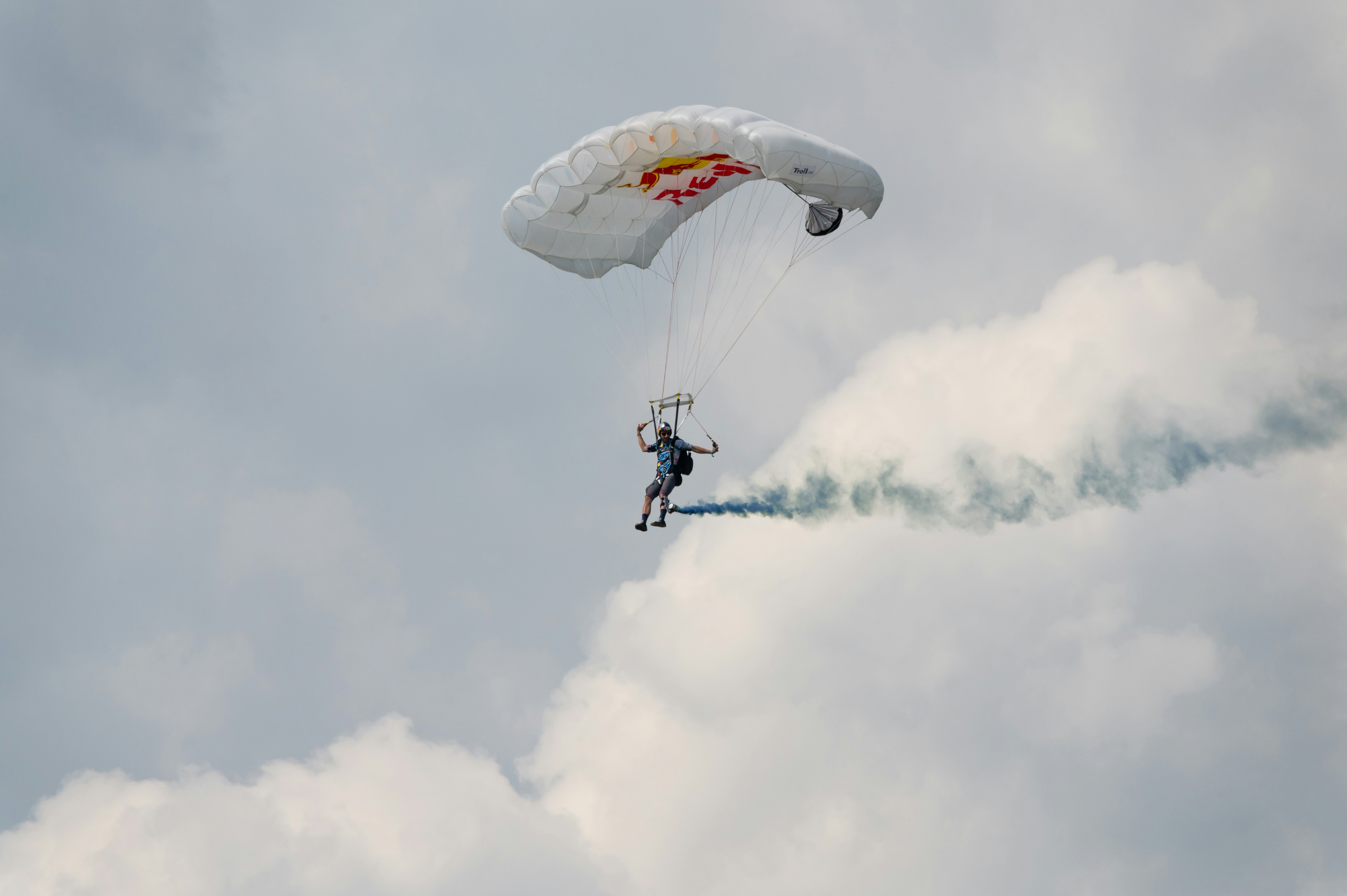 A person parachuting in the air photo – Free Zeltweg Image on Unsplash
