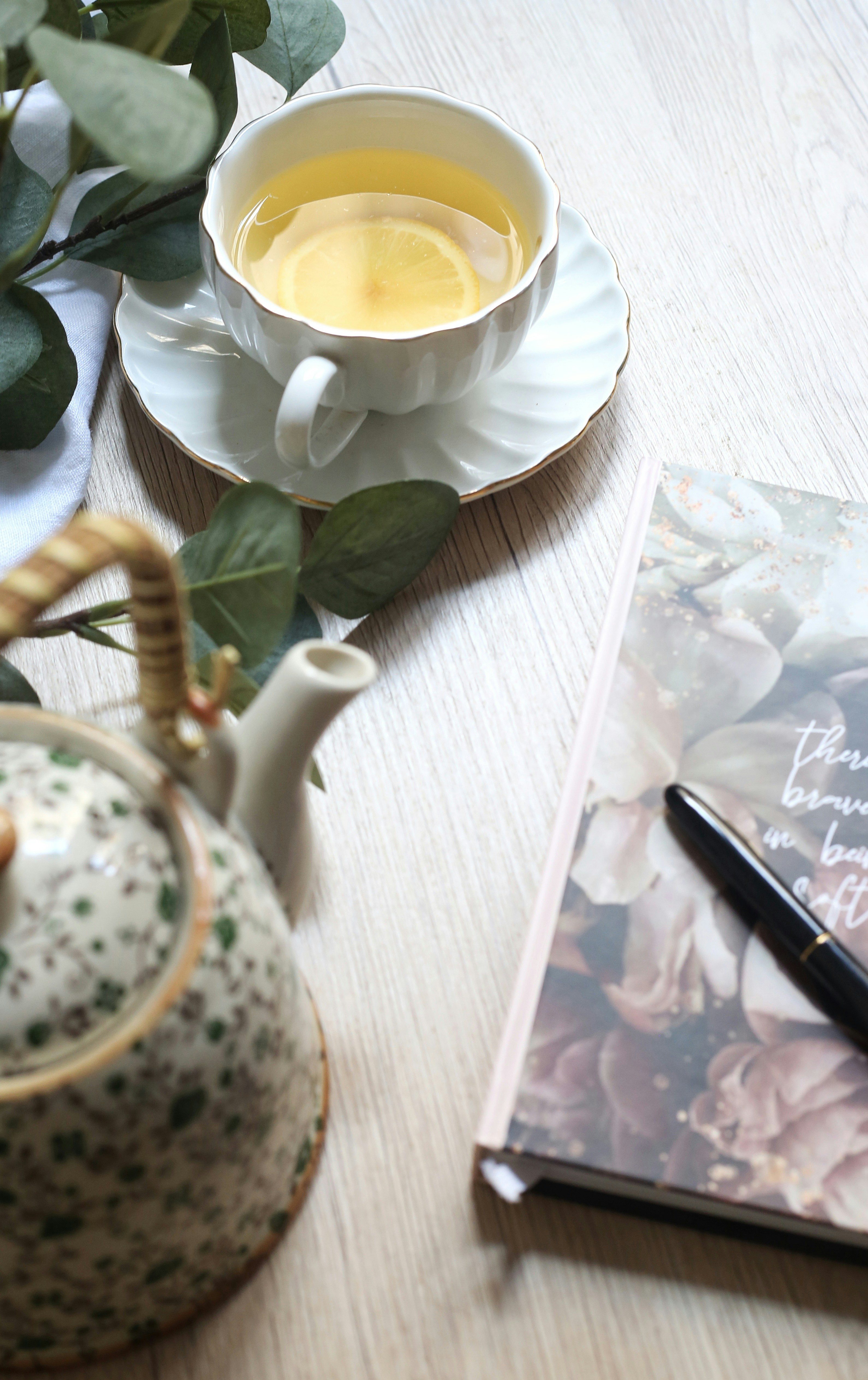 A teapot and a tea cup on a table photo – Free Pottery Image on Unsplash