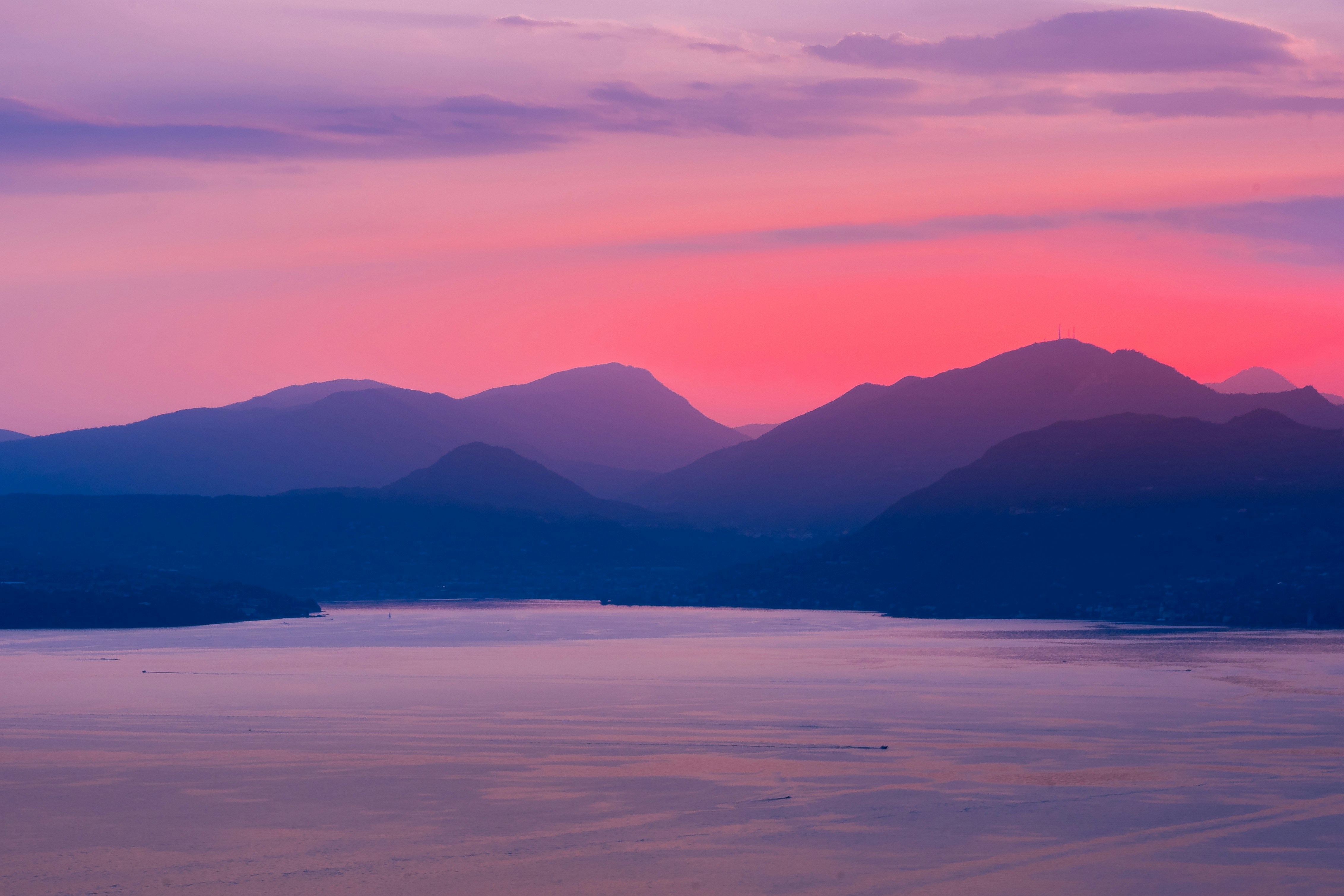 A large flat area with mountains in the background photo – Free Travel ...