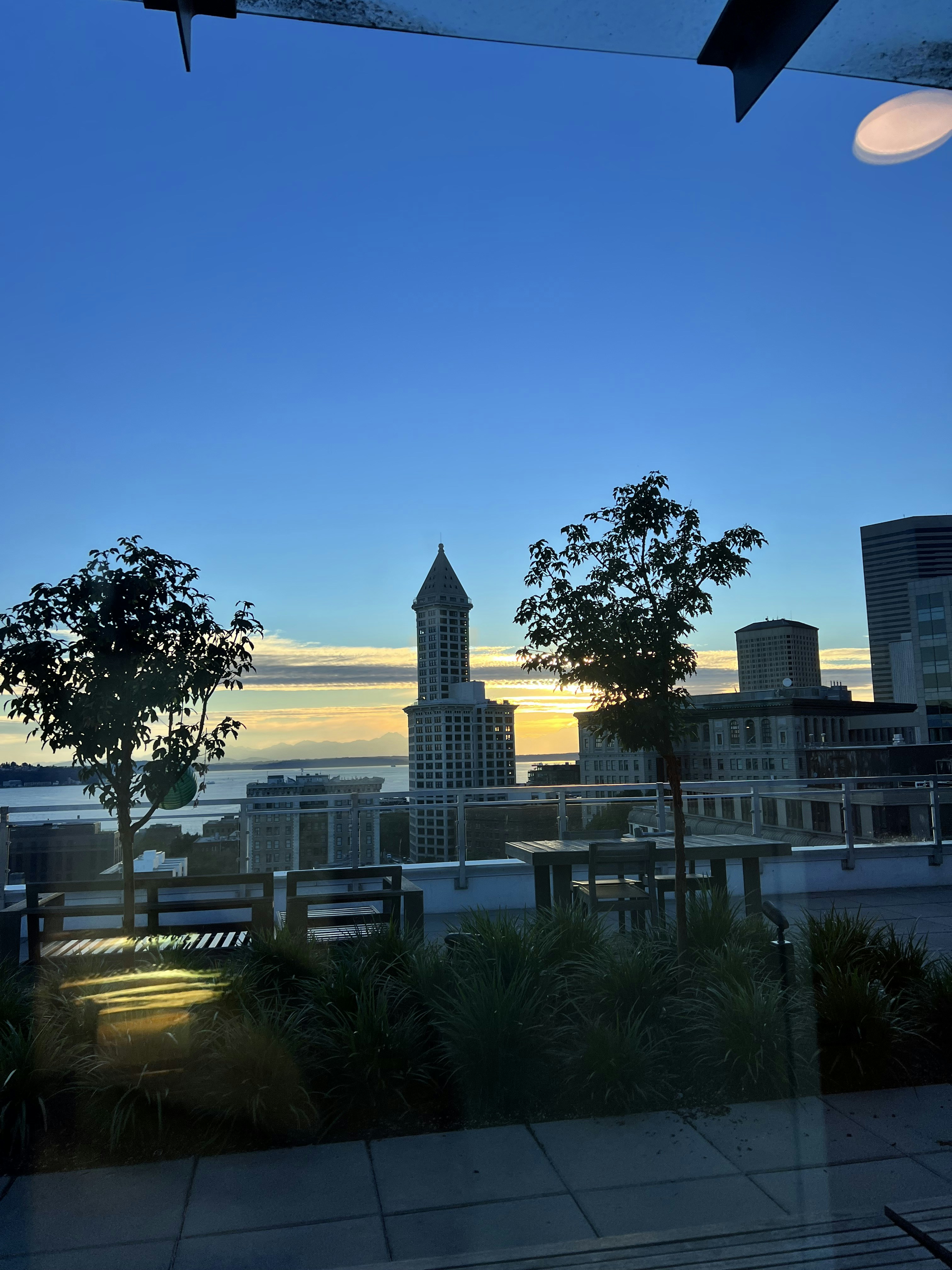 A view of a city from a balcony photo – Free Seattle Image on Unsplash