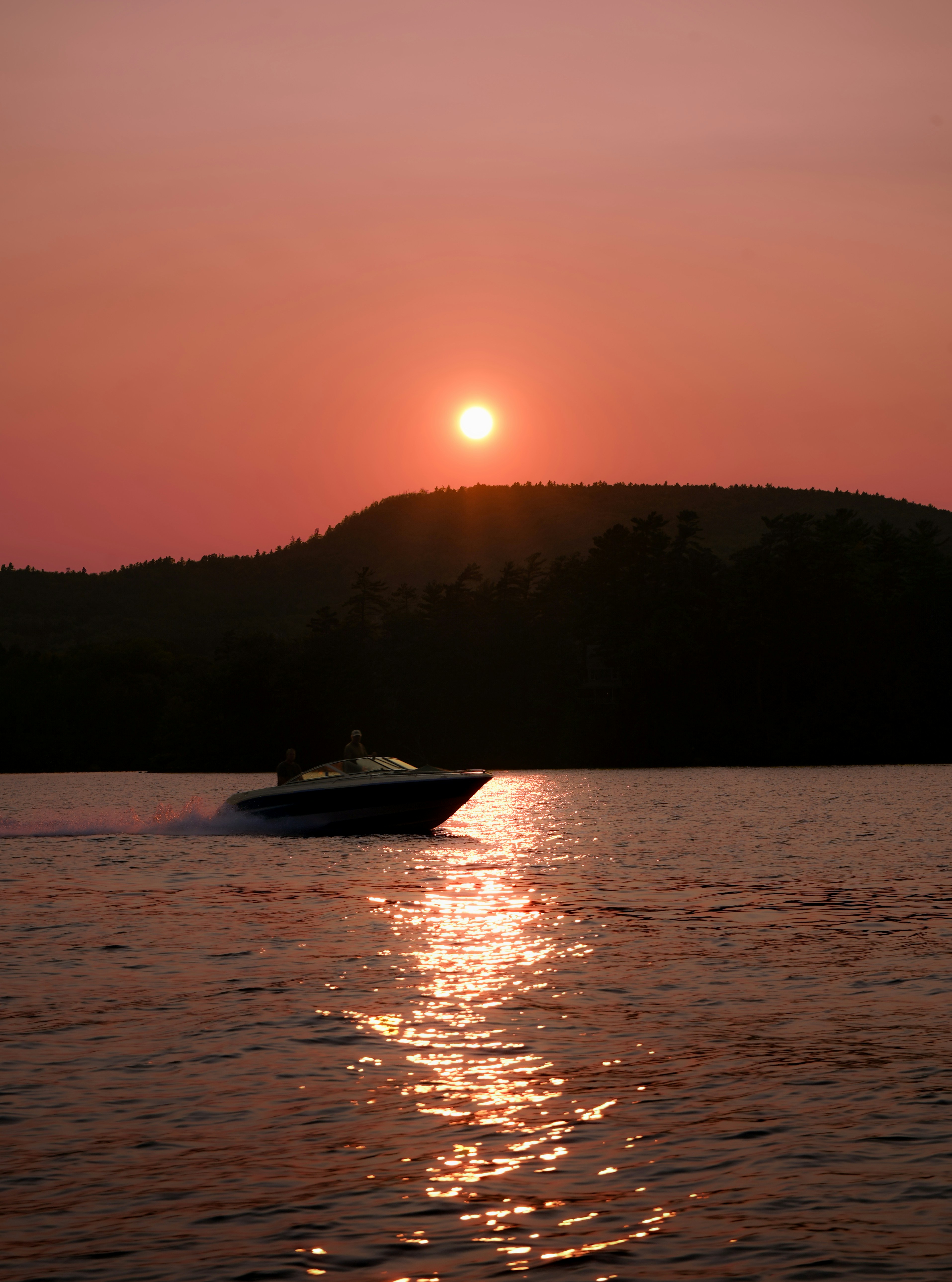 A boat on the water photo – Free Boat Image on Unsplash