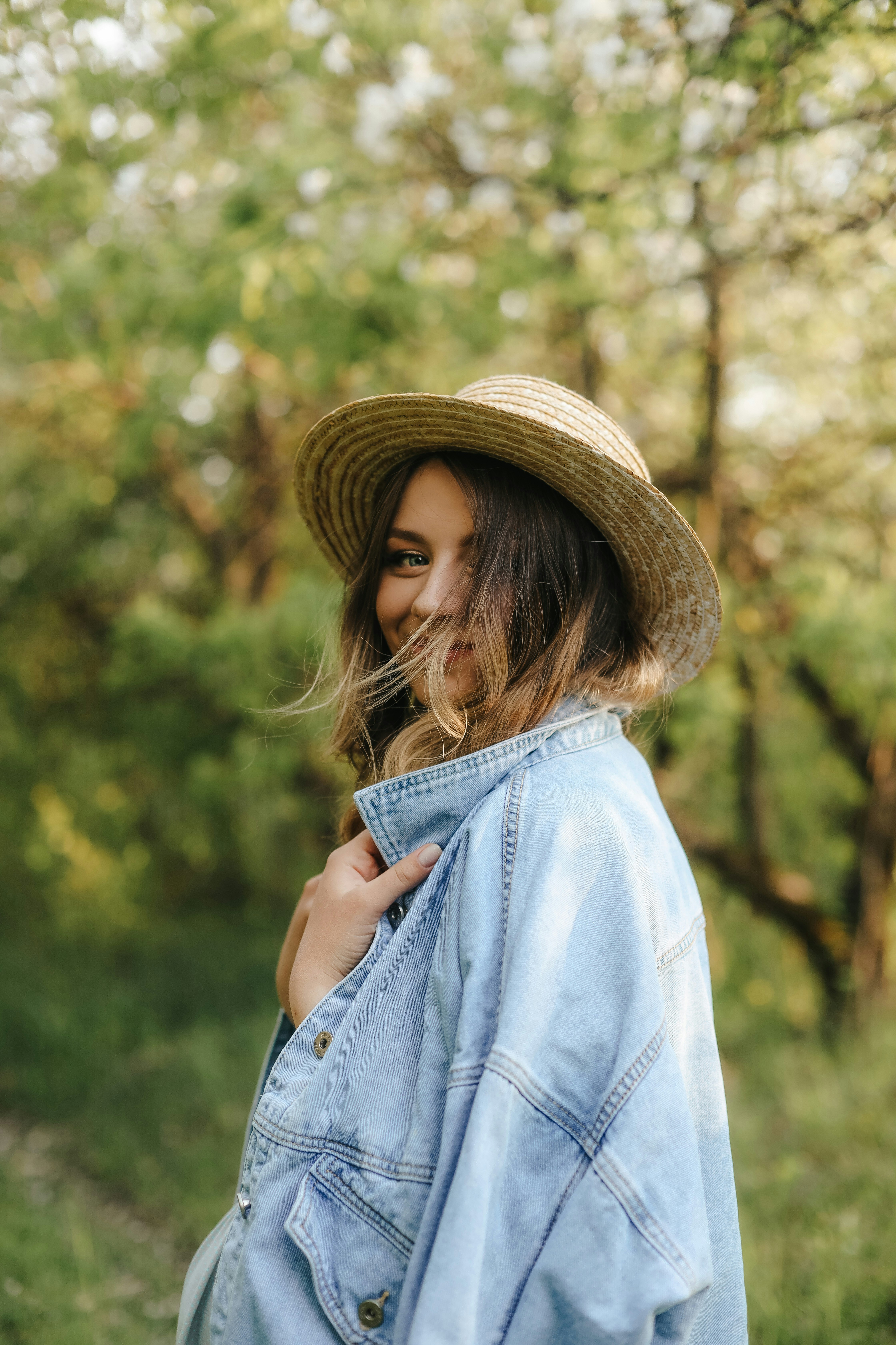 A woman wearing a hat photo – Free Clothing Image on Unsplash