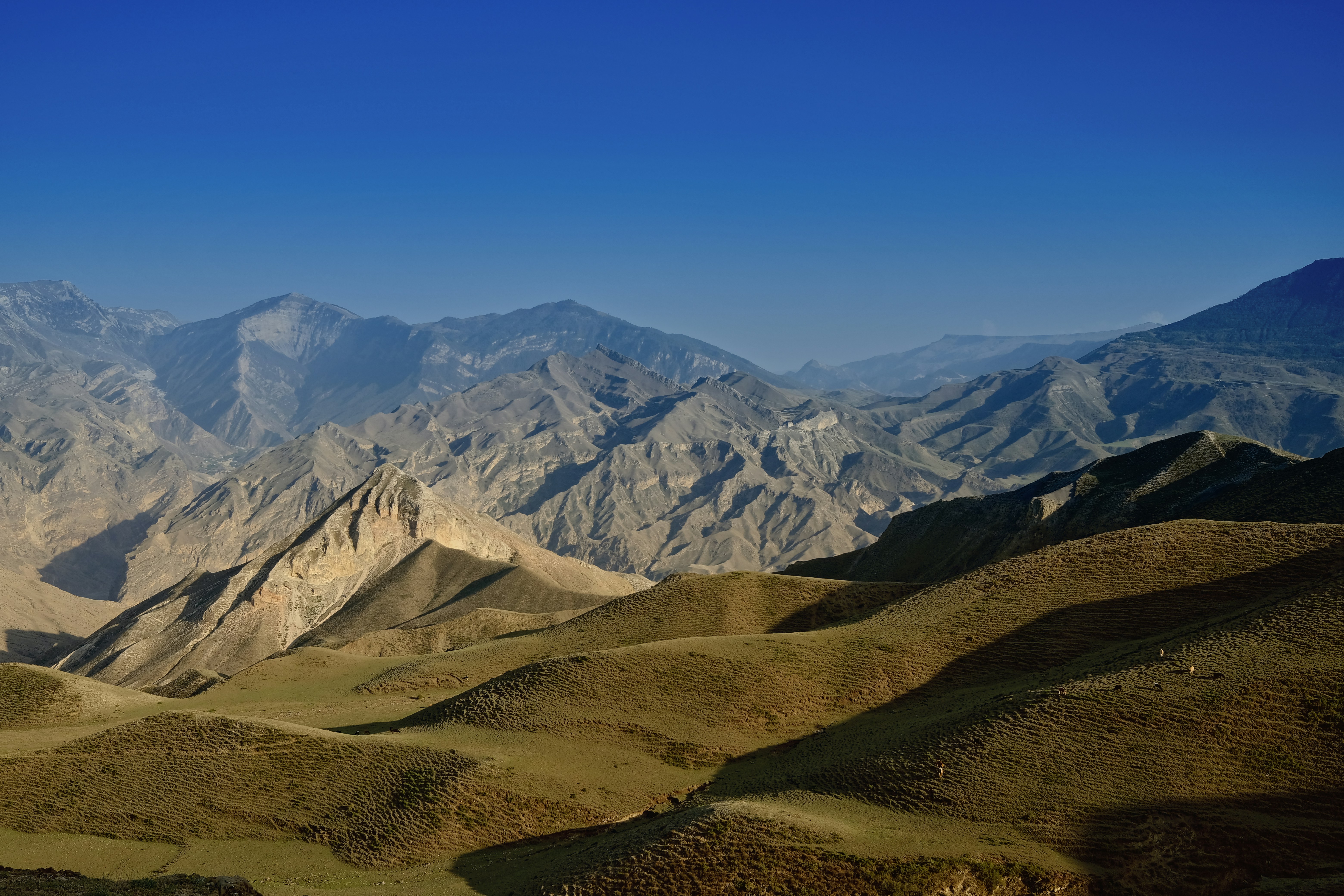 Foto zum Thema Ein Tal mit Bergen im Hintergrund – Kostenloses Bild zu ...