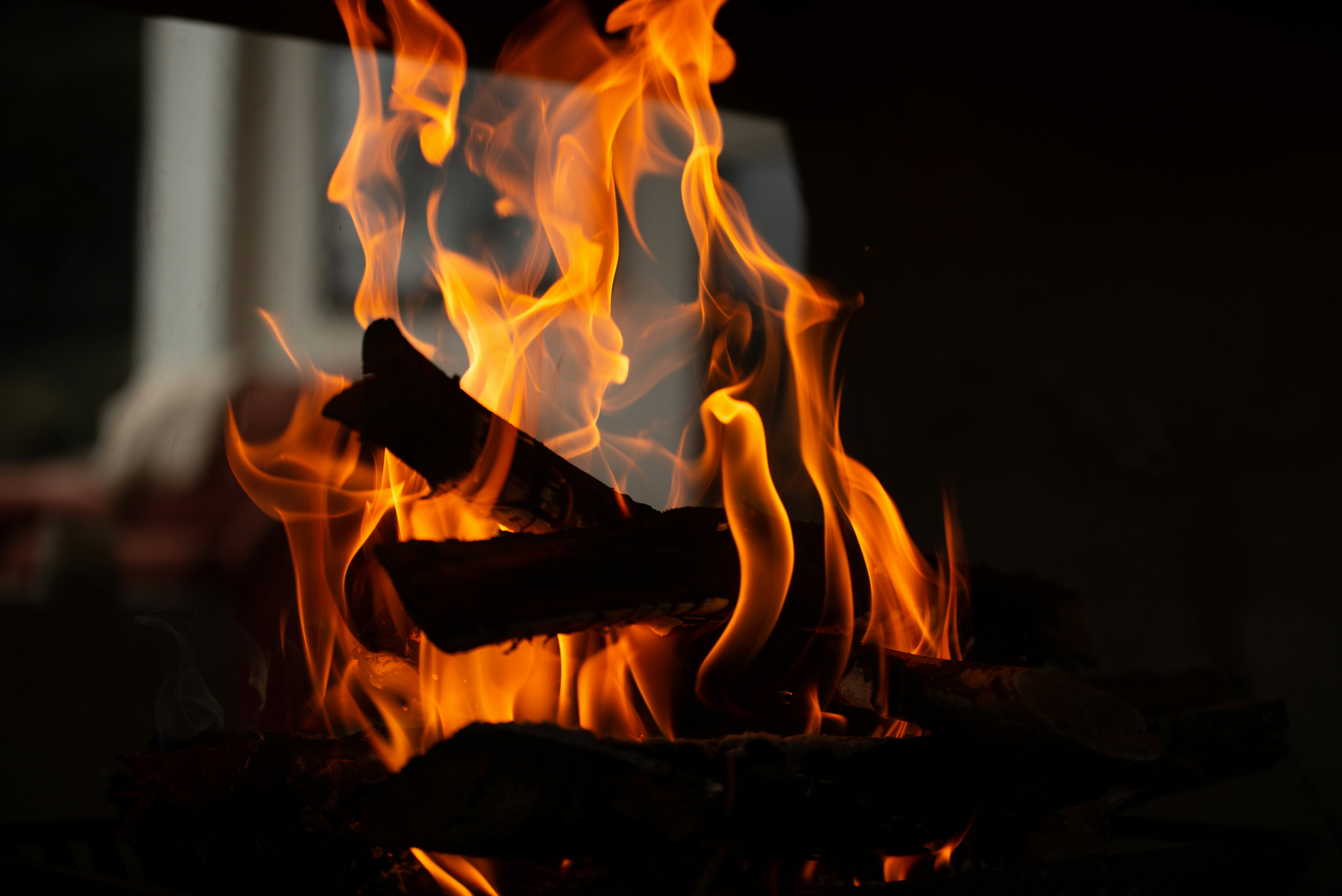 Un fuego ardiendo en un pozo foto – Imagen de Fuego gratuita en Unsplash