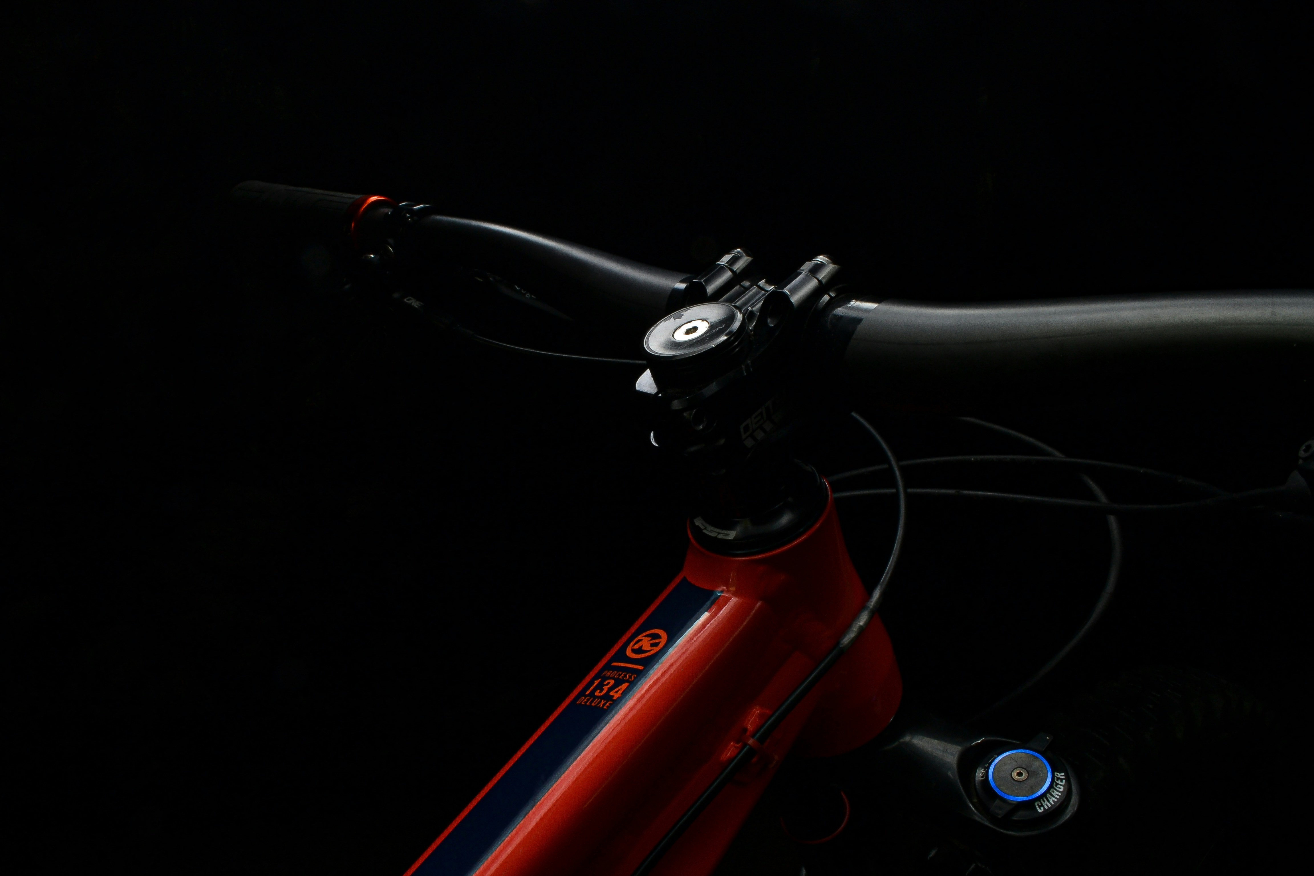 A red and black bicycle photo – Free Mountain bike Image on Unsplash