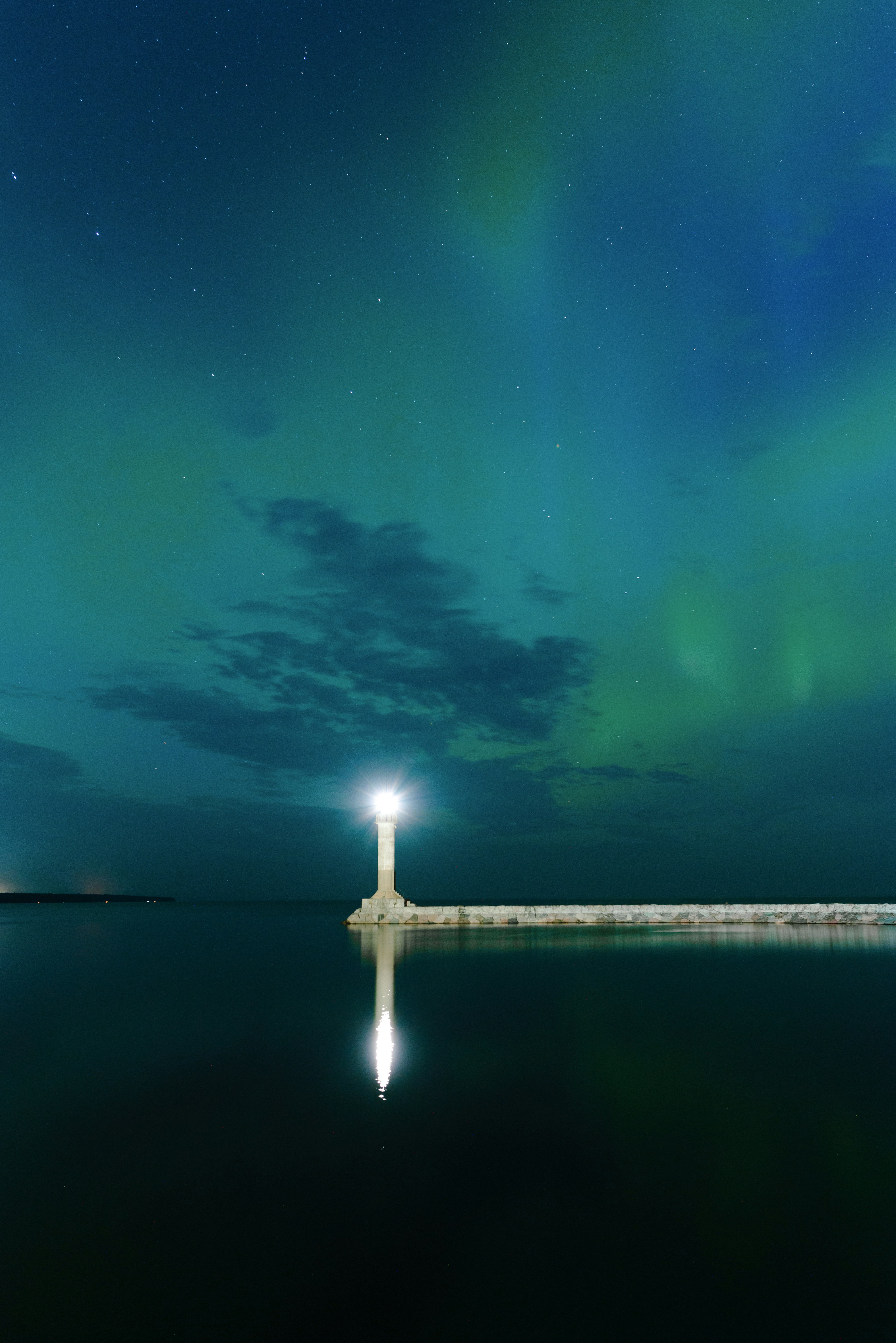 A light post in the water photo – Free Маяк вуохенсало Image on Unsplash