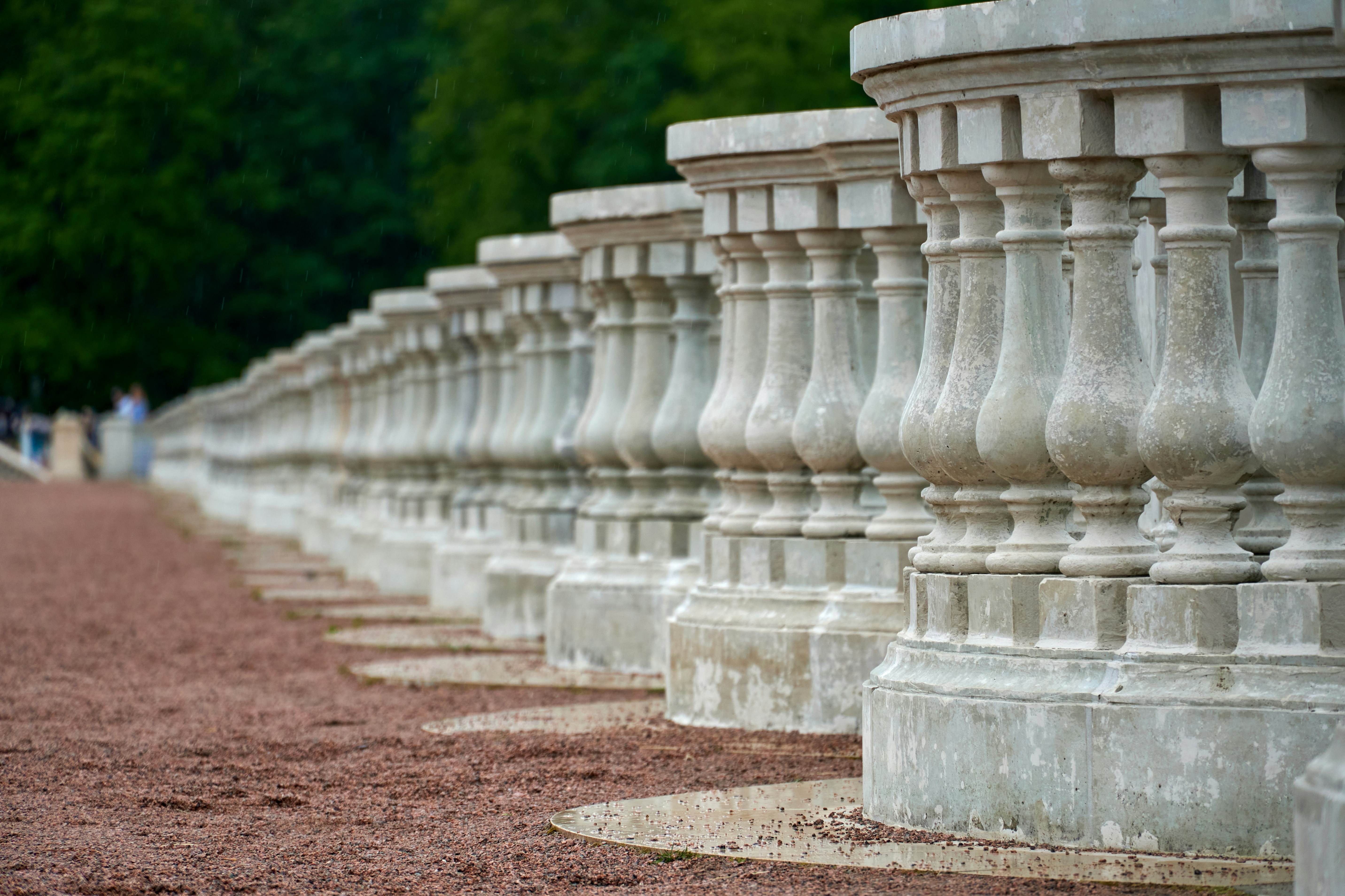 Une structure en pierre avec des piliers photo – Image gratuite de ...