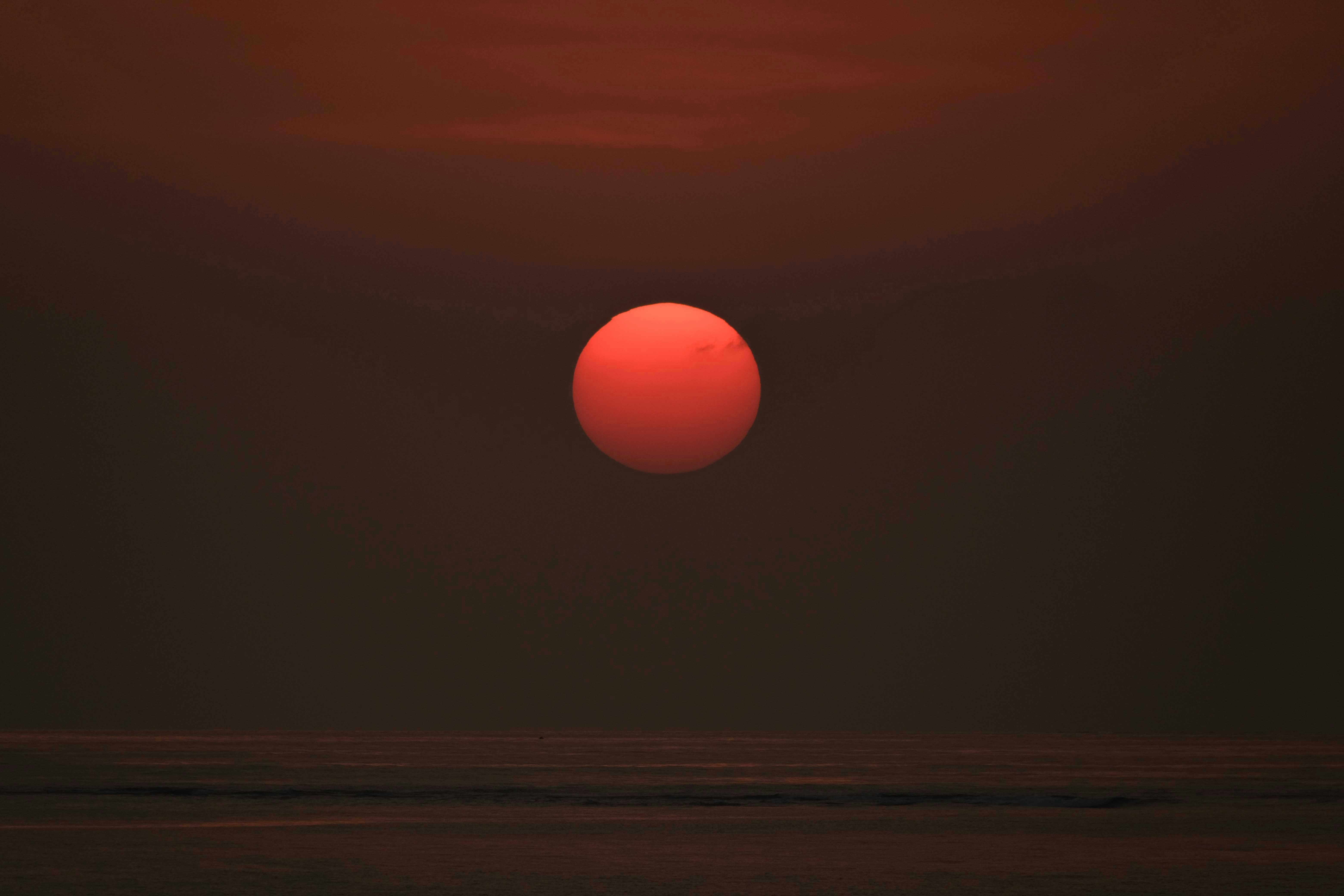 A red sun over a flat plain photo – Free Nature Image on Unsplash