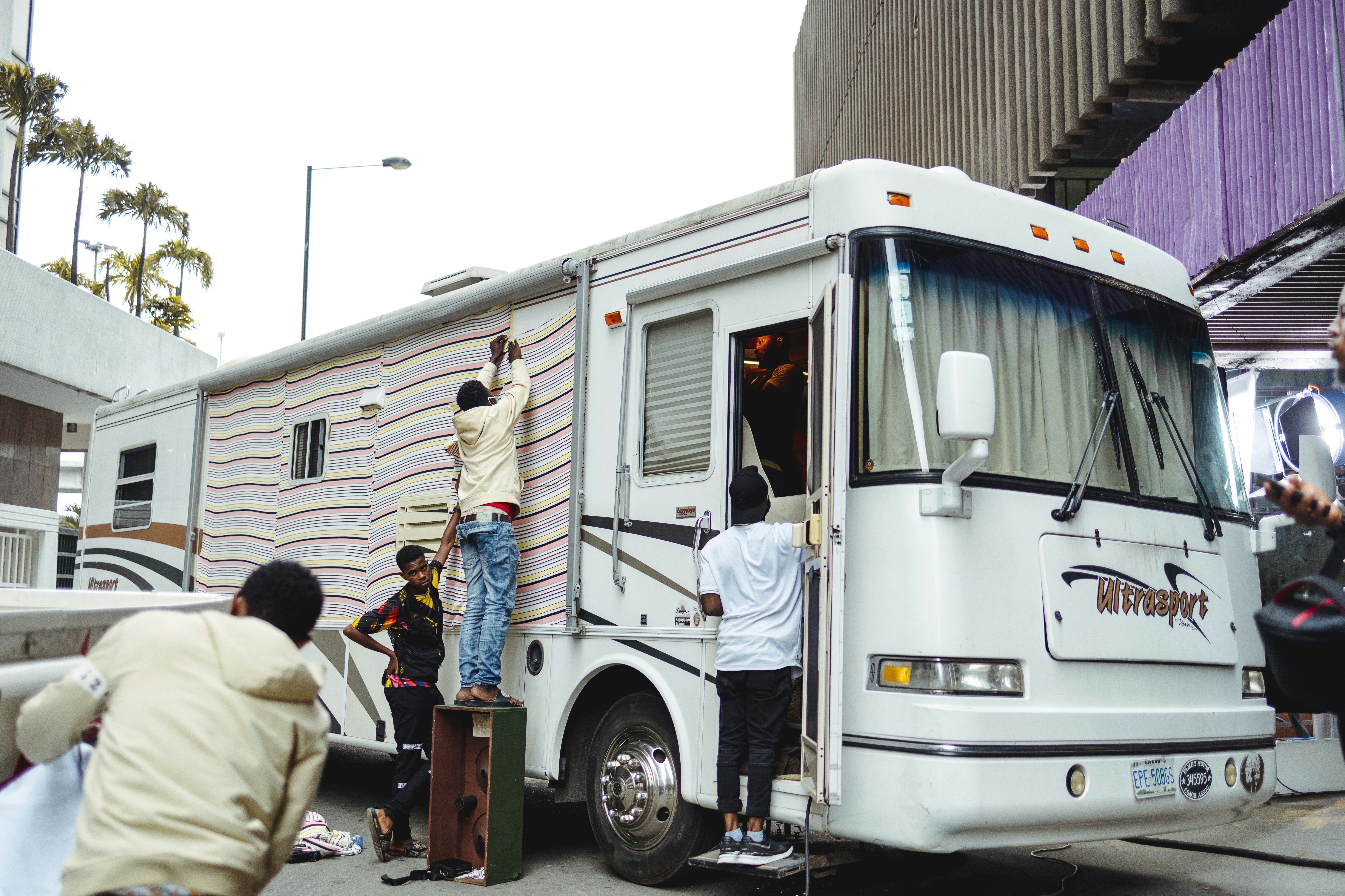 A group of people loading a white truck with a large load photo – Free ...