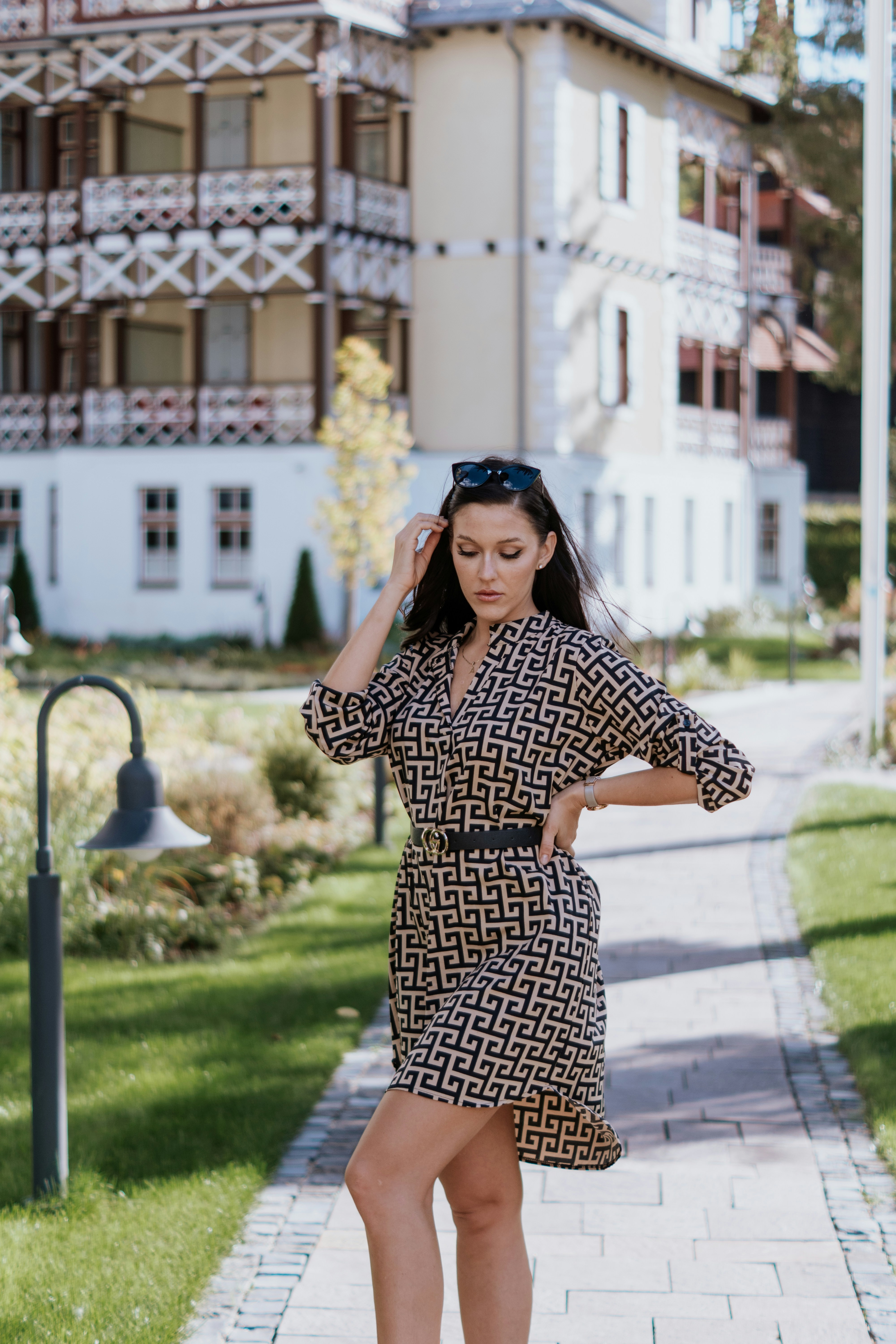 Geometric Grace on a Sunlit Avenue