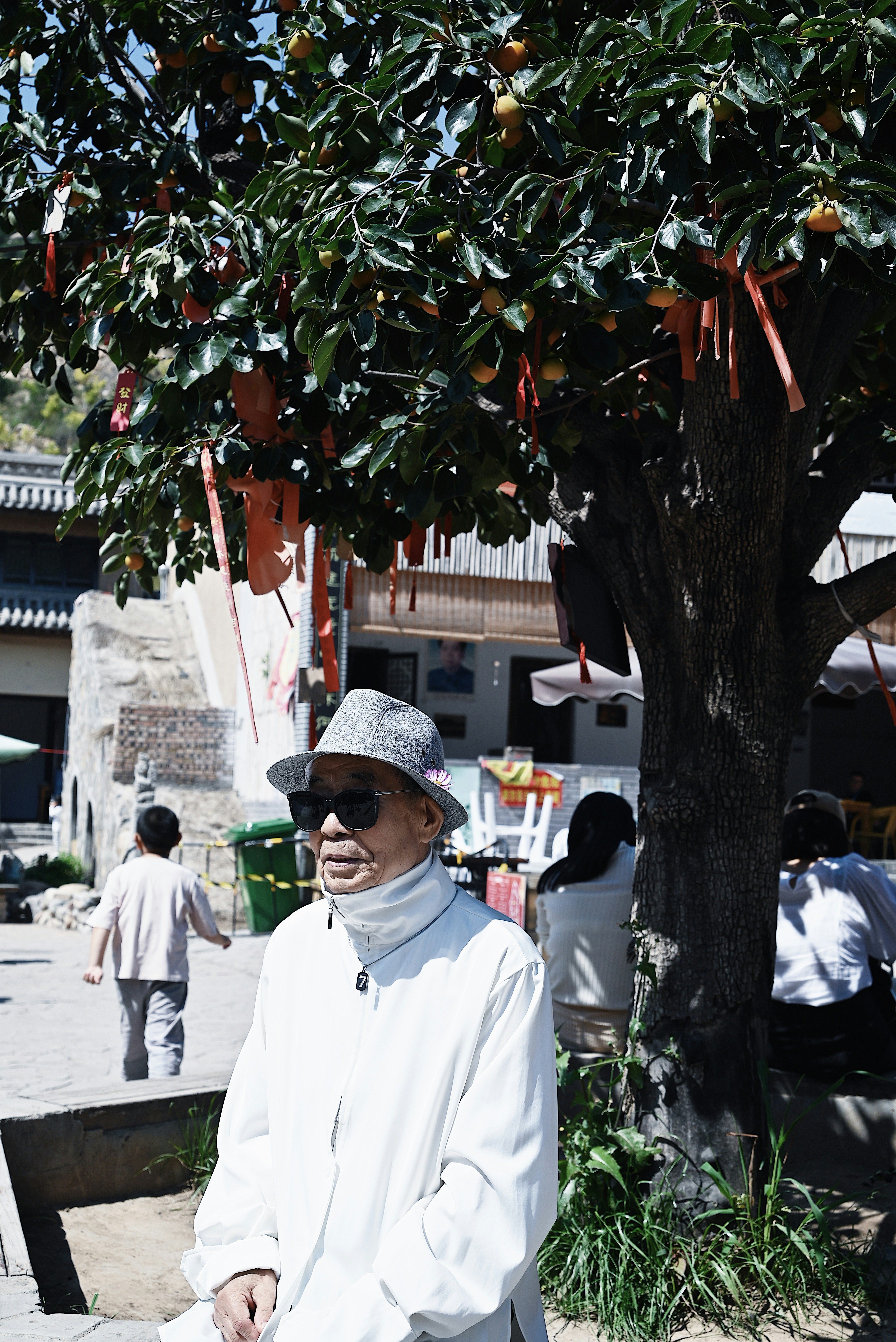 A fashionable Chinese grandpa