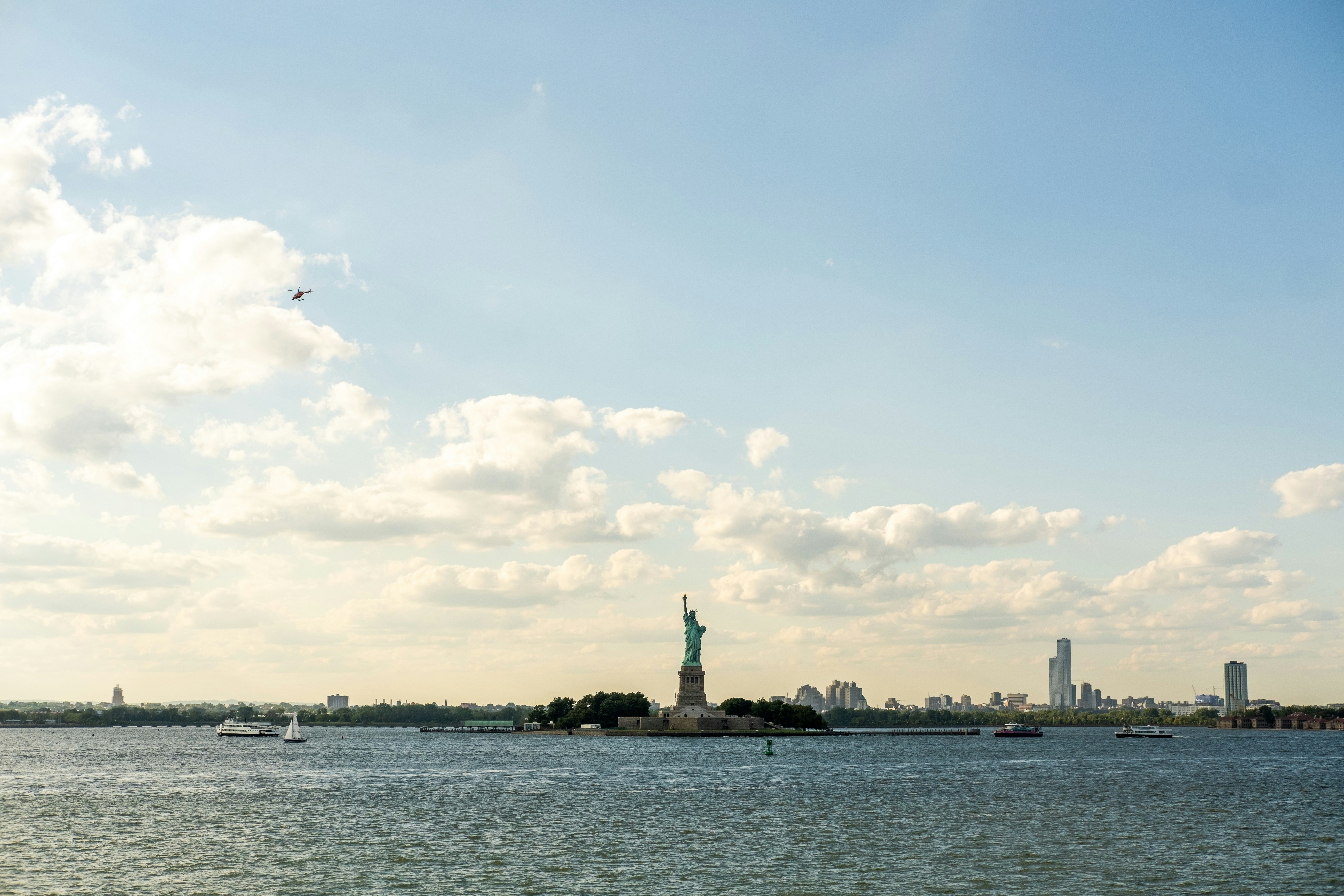 Une statue sur une île photo – Image gratuite de Monument national de ...