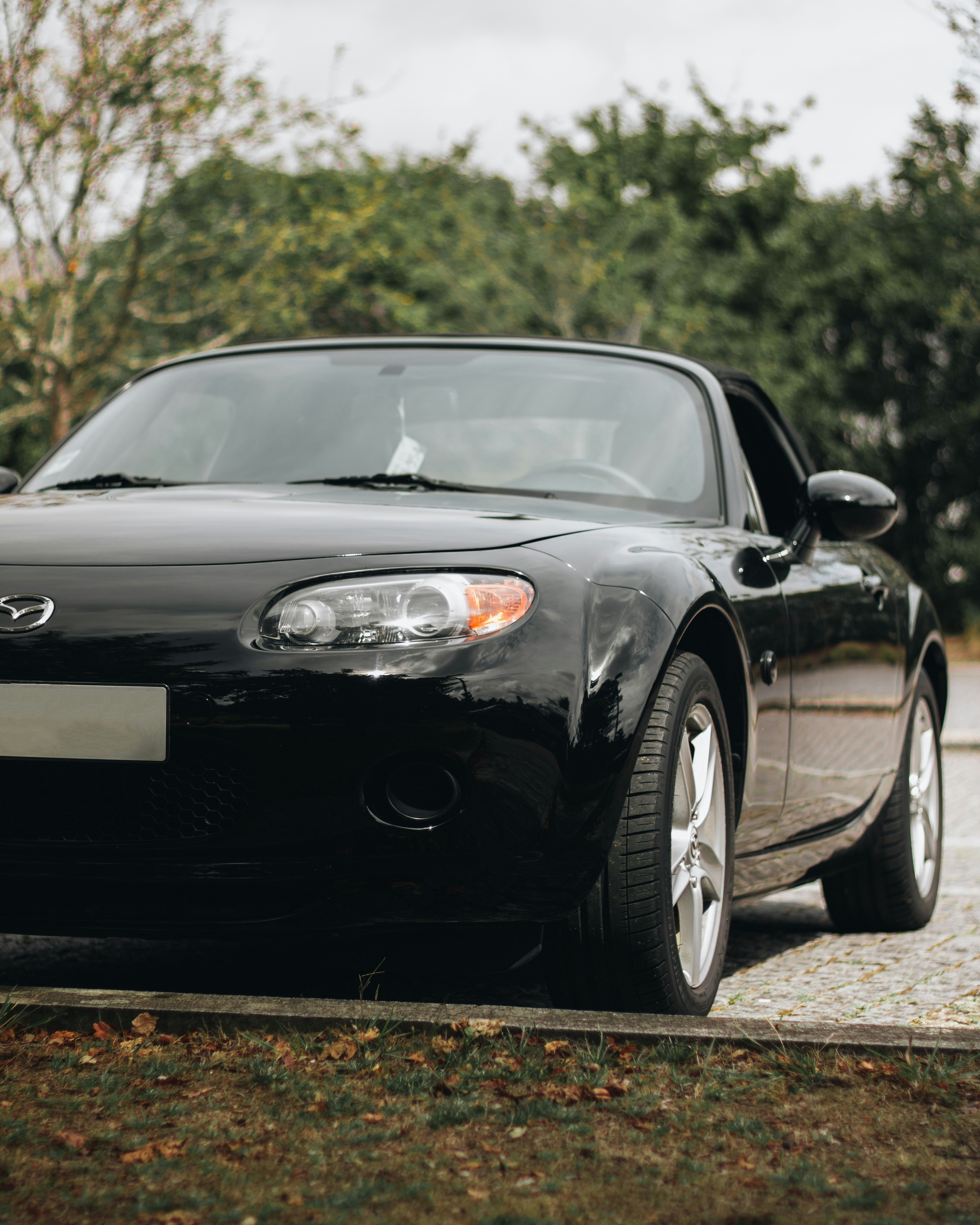 A black car parked on a road photo – Free Jdm cars Image on Unsplash