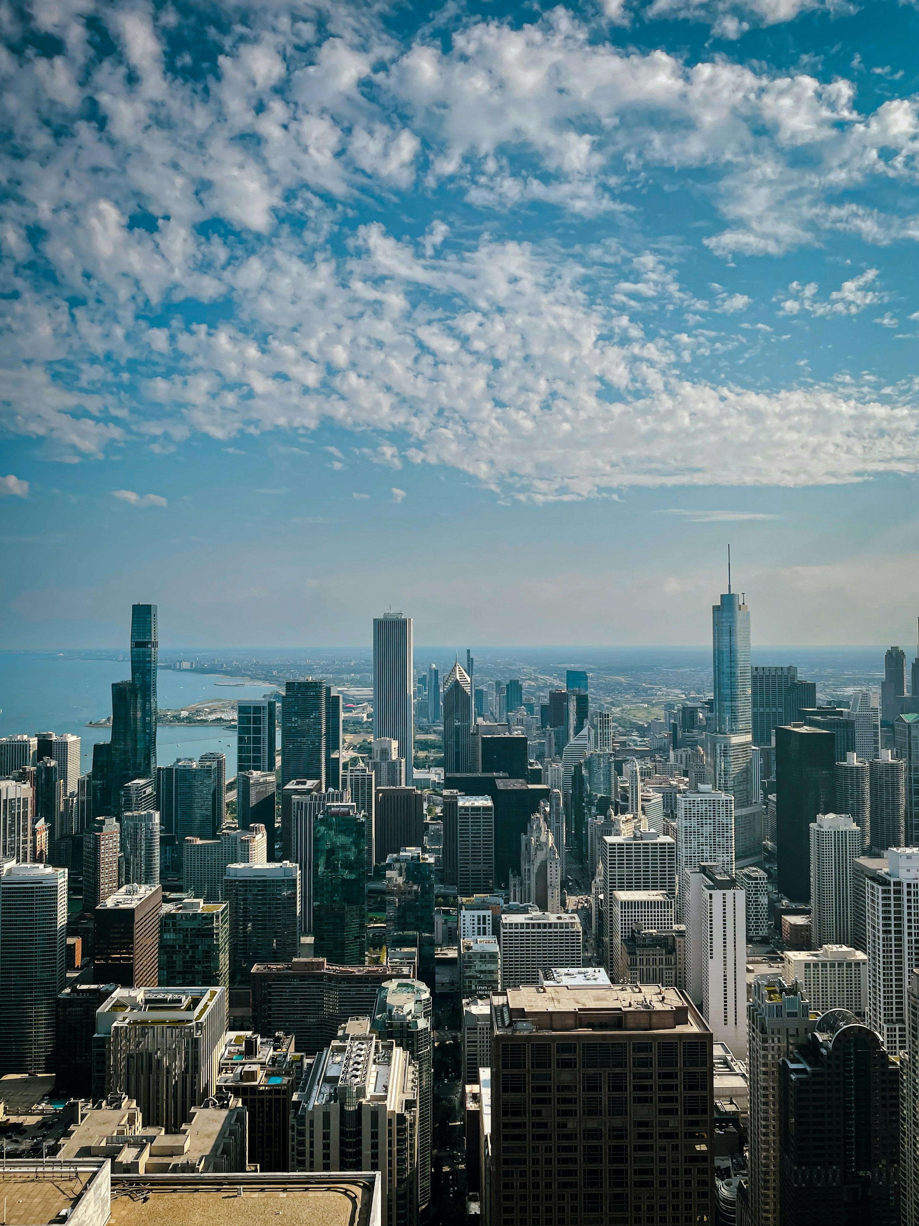 A city with many tall buildings photo – Free Chicago Image on Unsplash