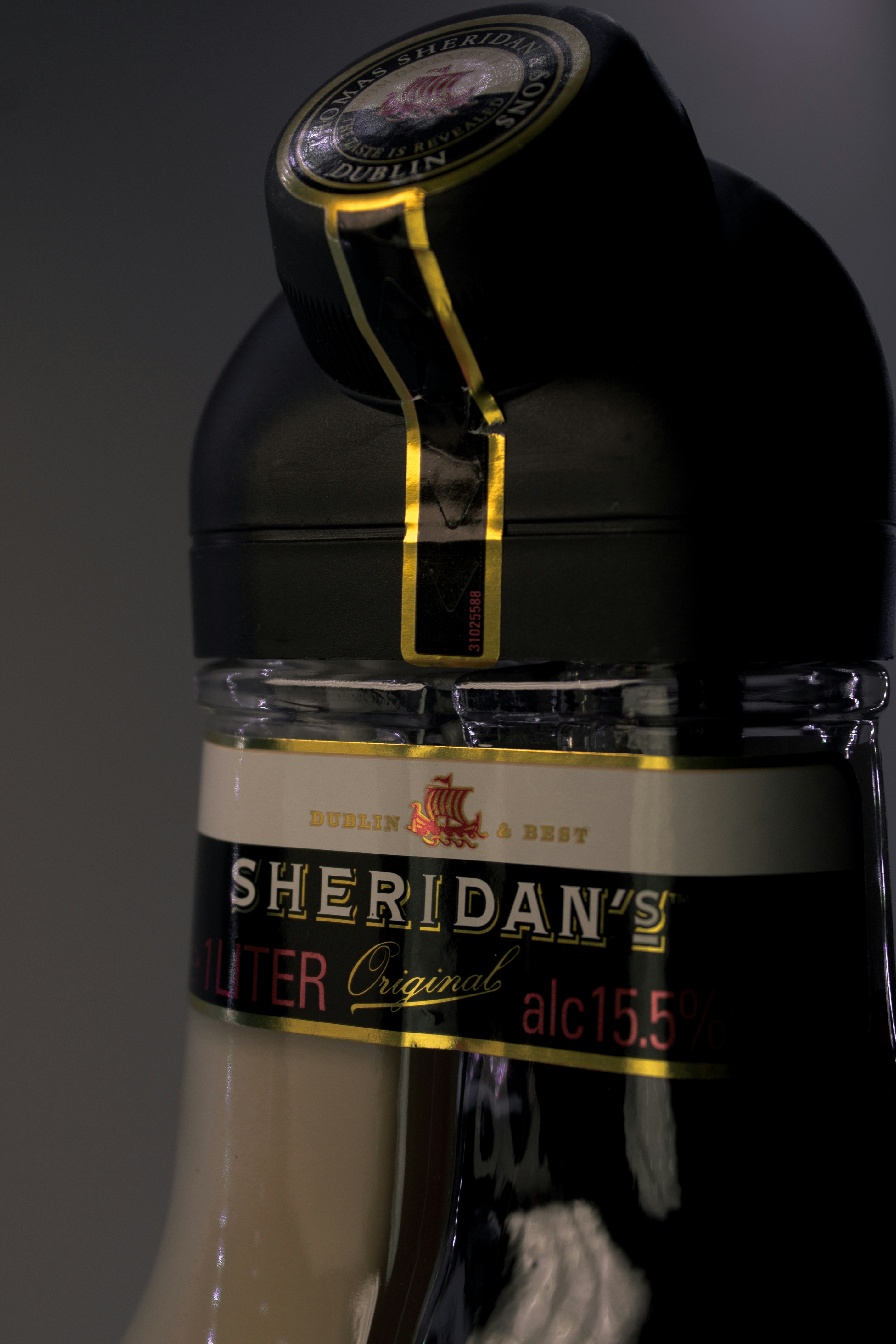 A close-up of a trophy photo – Free Alcohol Image on Unsplash