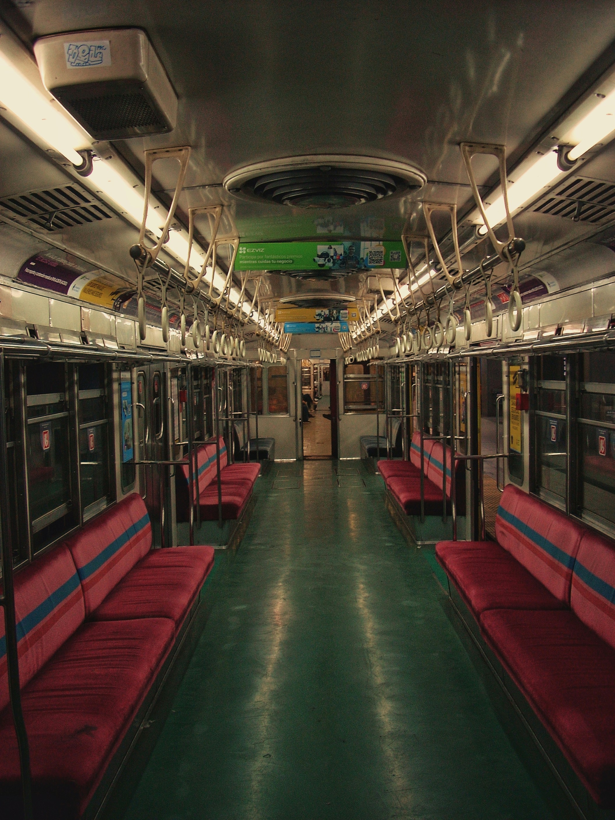 Inside of a train photo – Free Caba Image on Unsplash