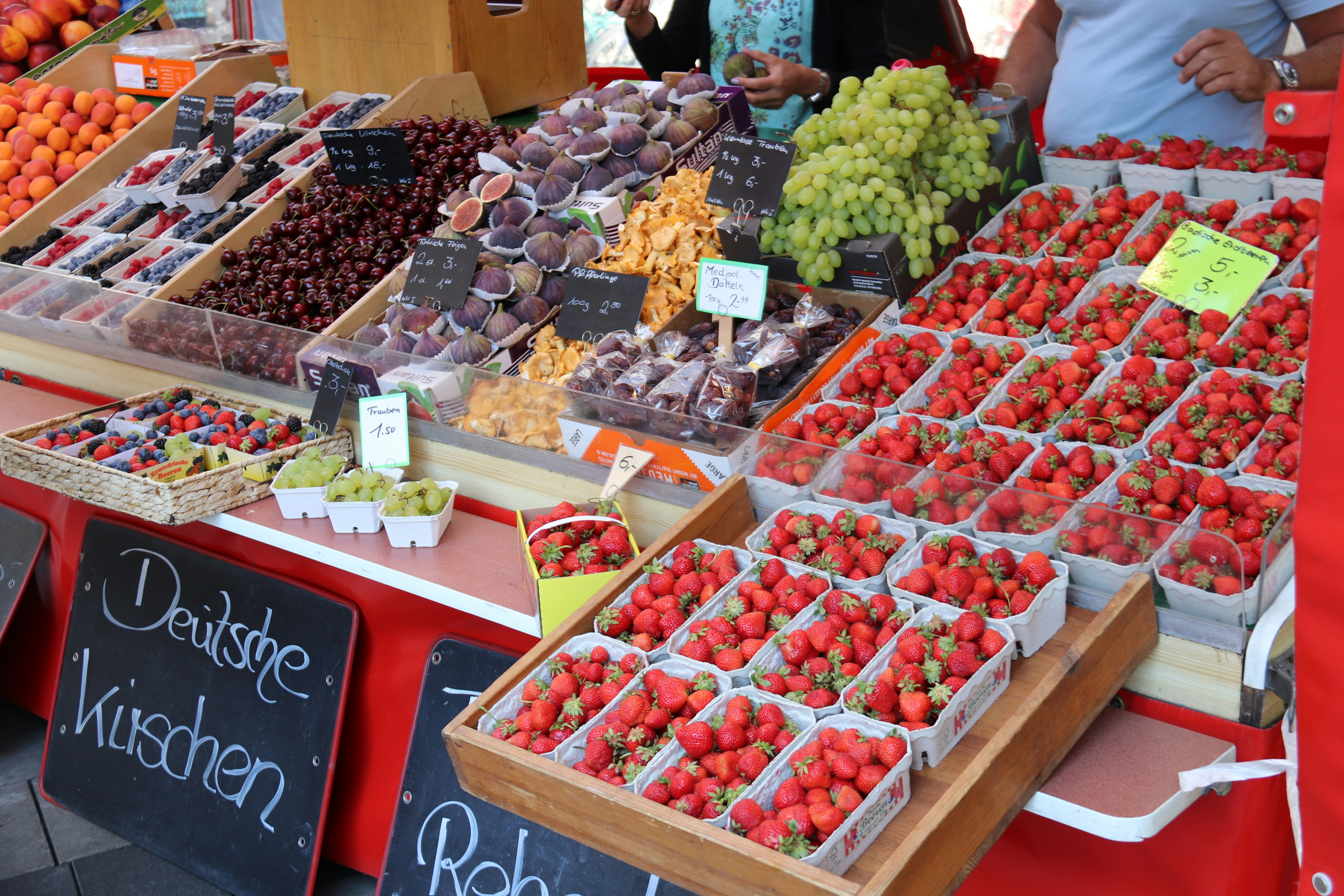 Une table pleine de fruits photo – Photo Monaco di Baviera Gratuite sur ...