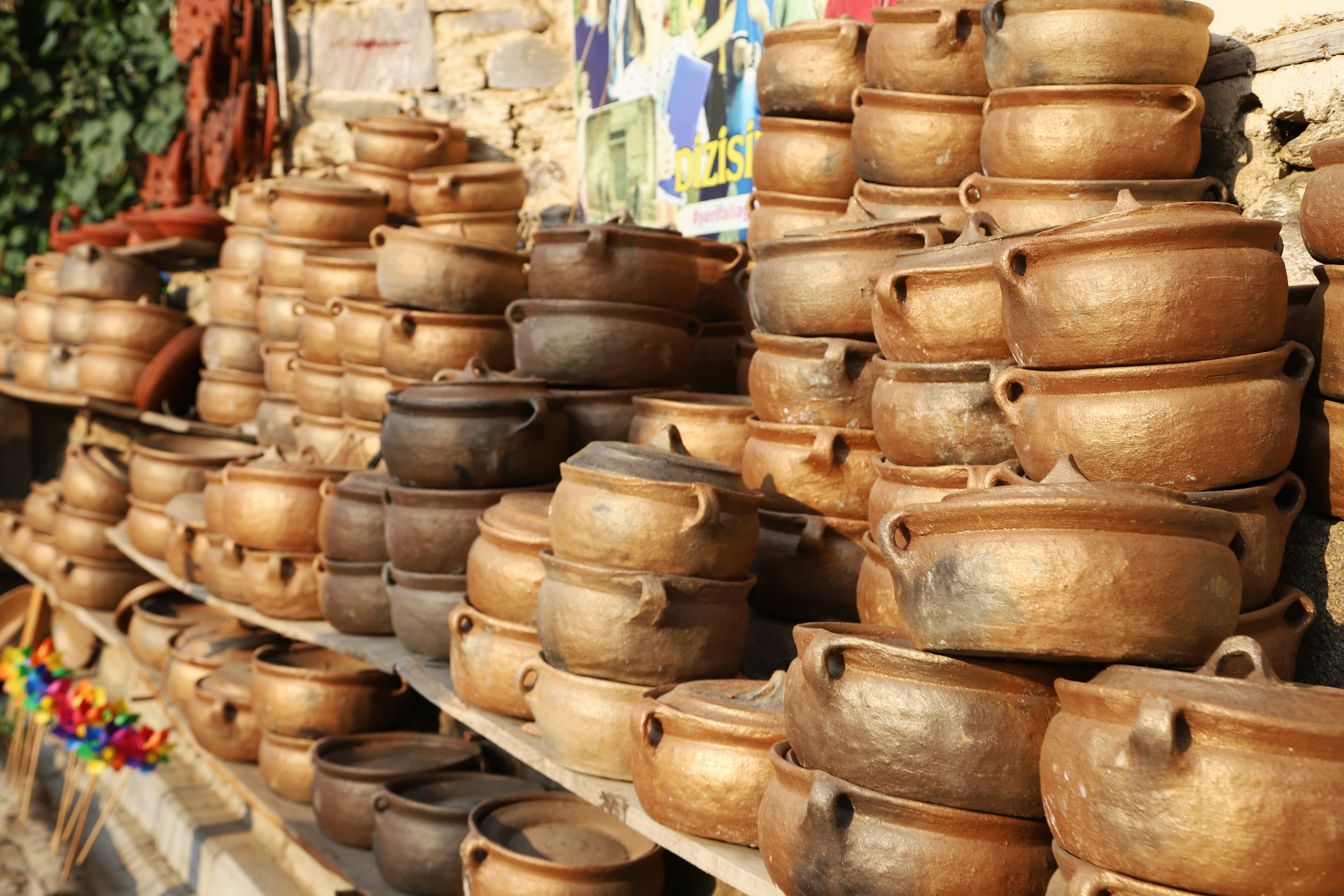 A group of pots and bowls photo – Free Clay plate Image on Unsplash