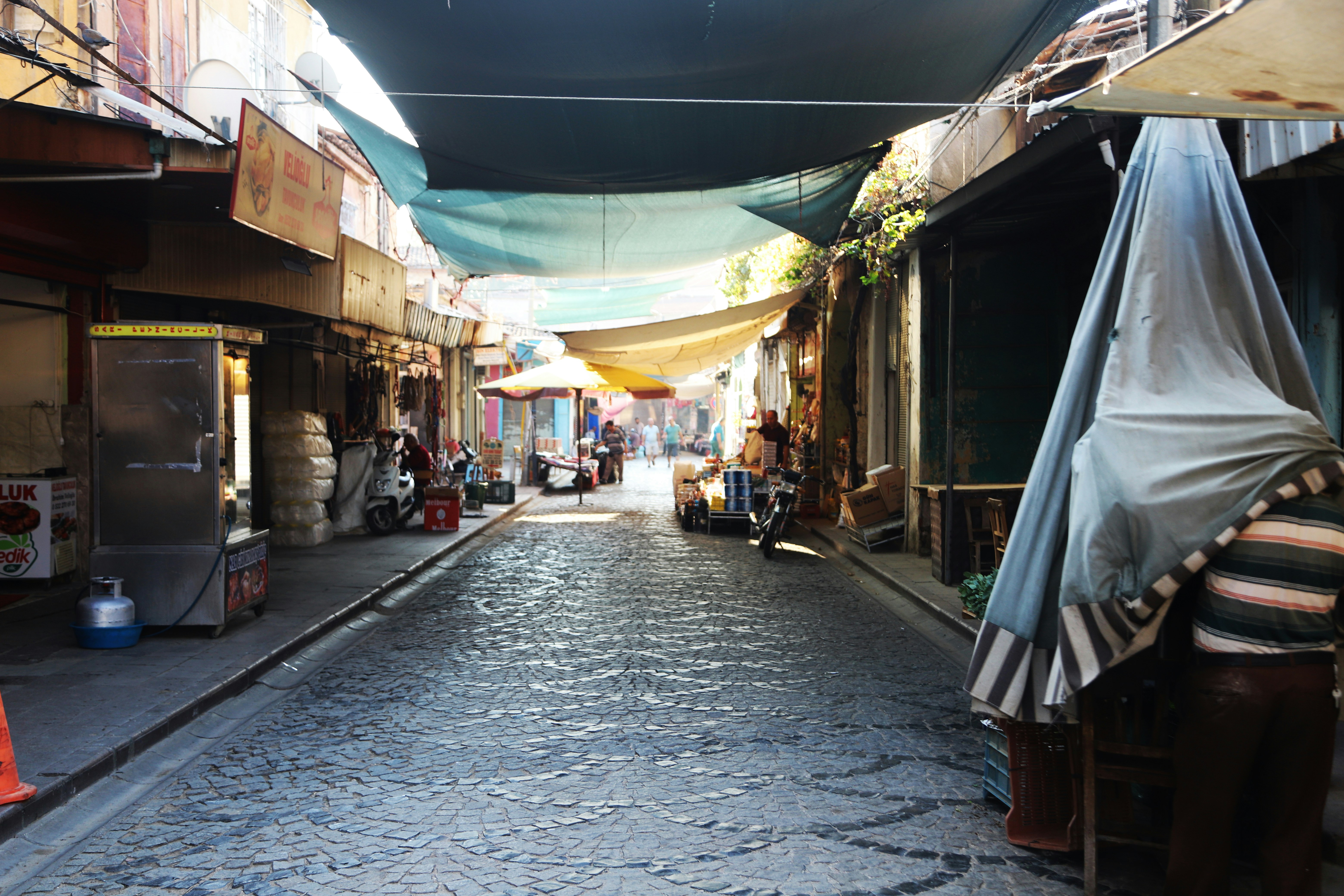 A street with shops and people photo – Free Street Image on Unsplash