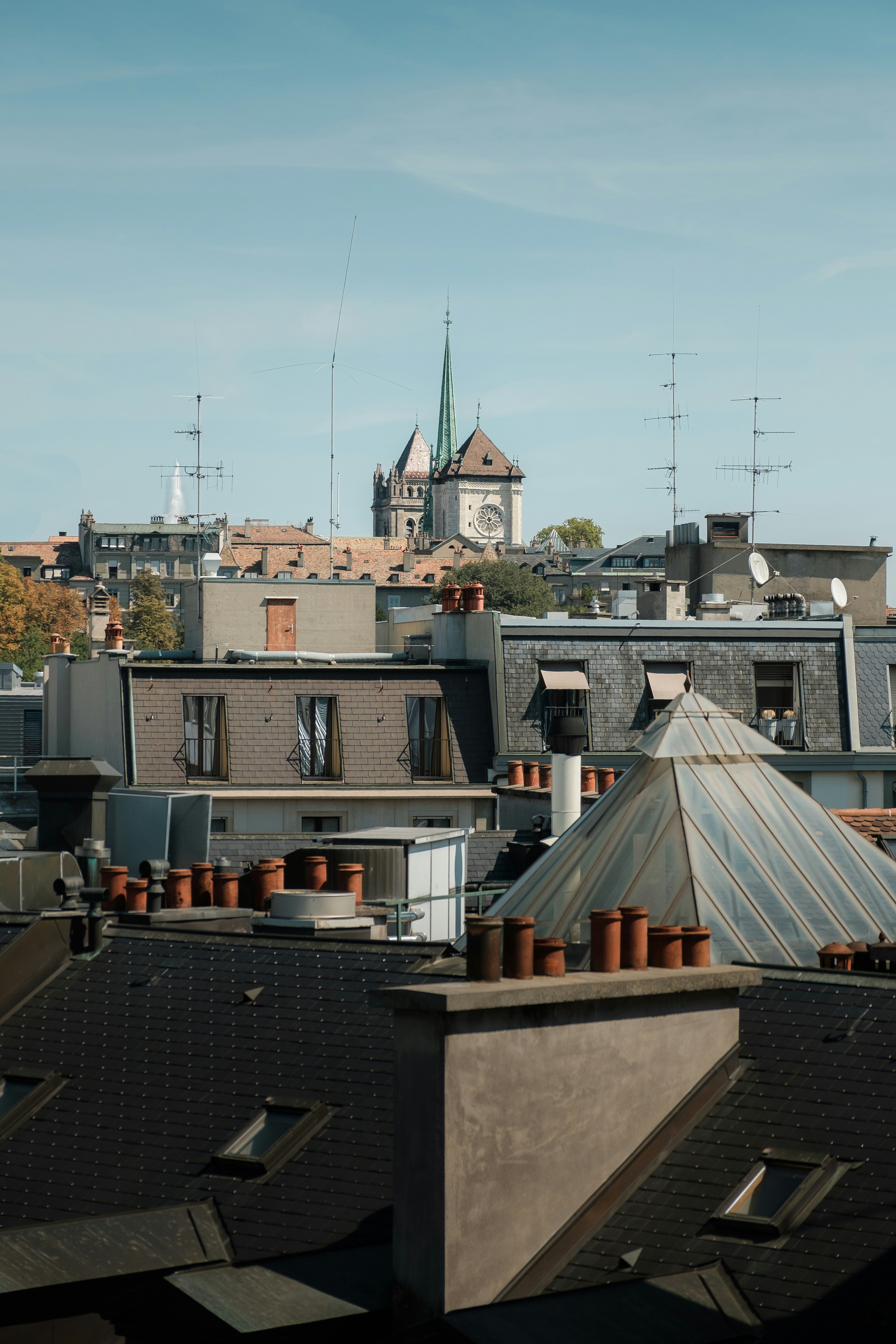 A view of Geneva from its rooftops | a view of a city from above