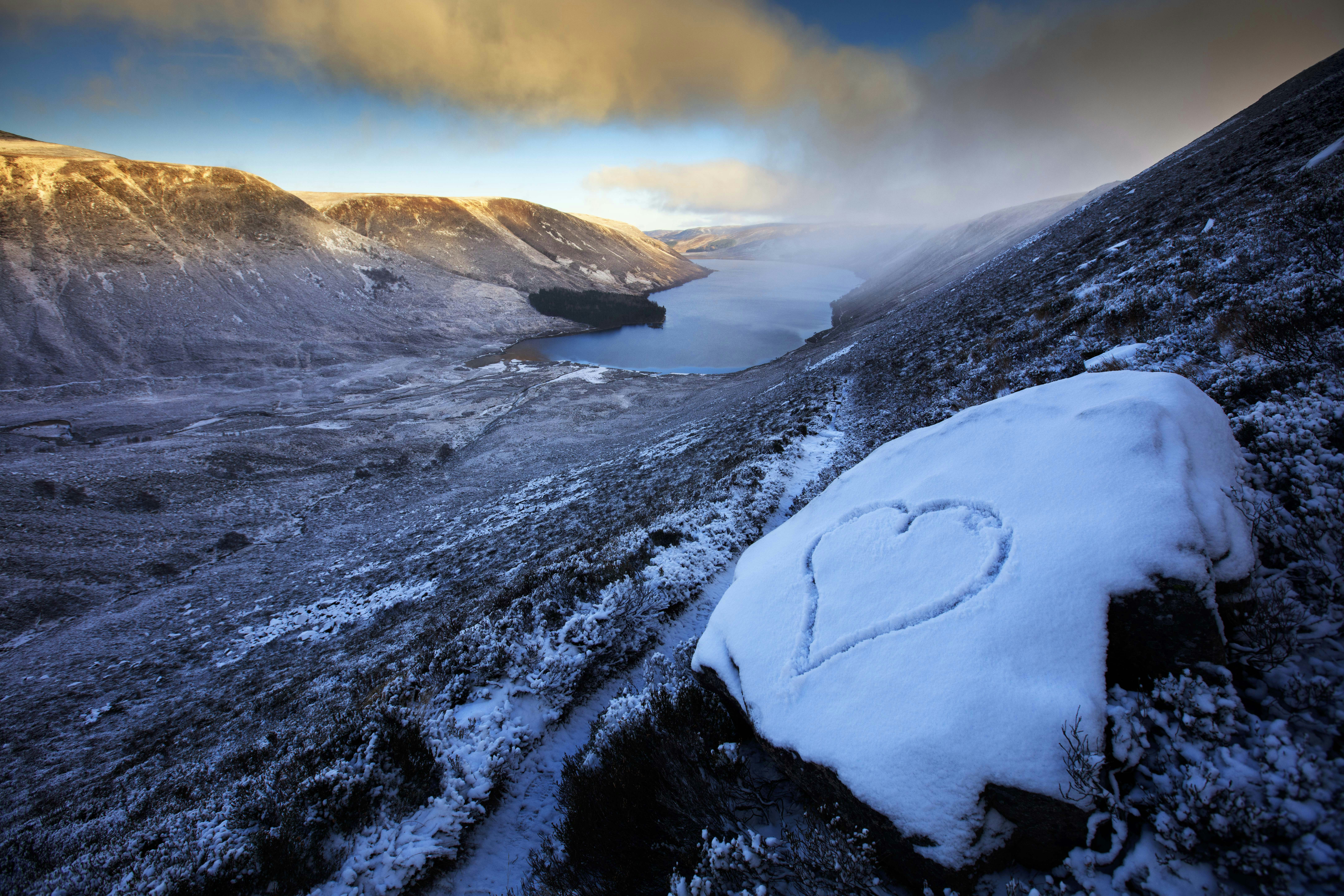 A snowy mountain with a lake photo – Free Loch muick Image on Unsplash