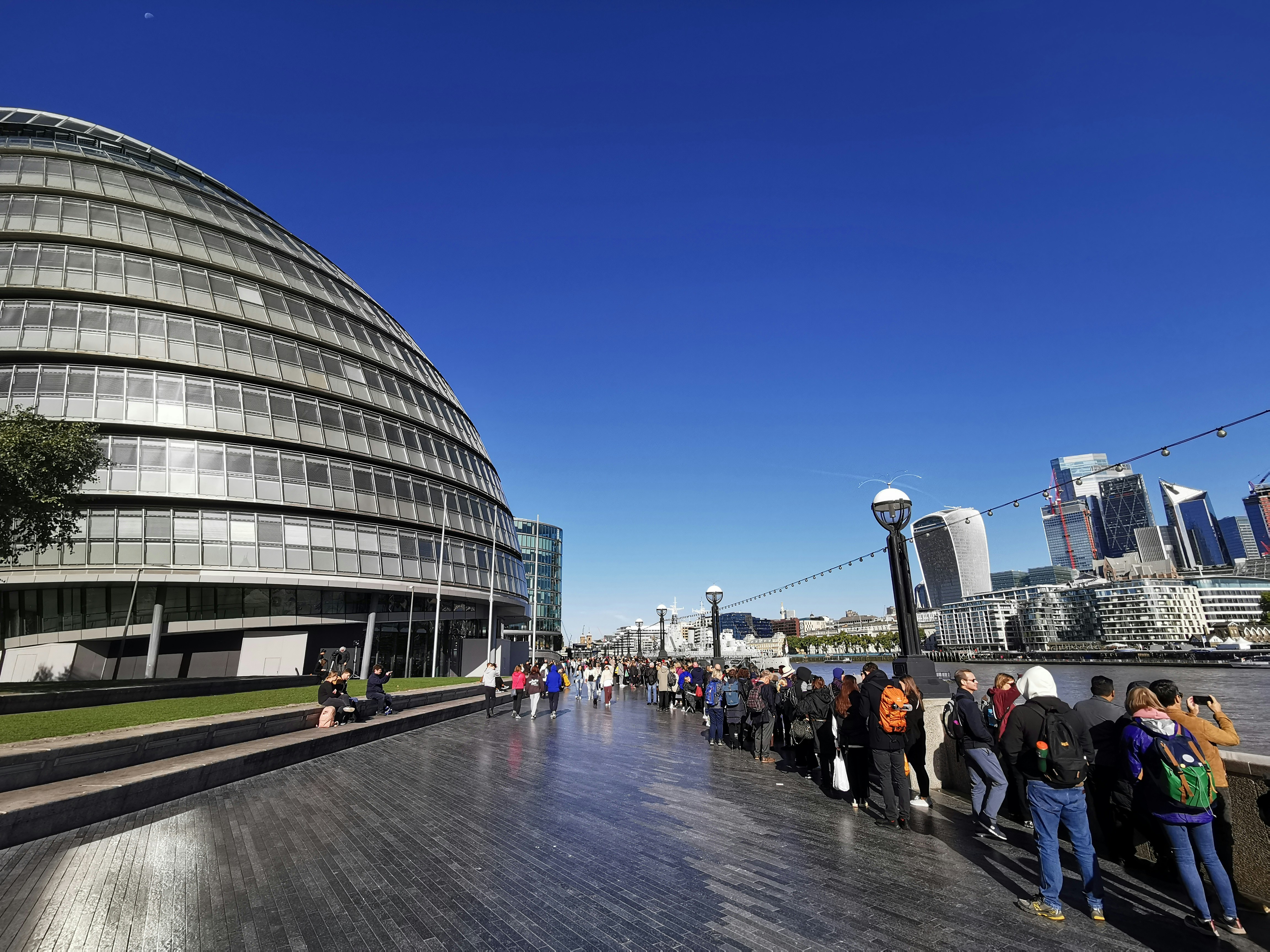 Queue Of People Pictures | Download Free Images on Unsplash