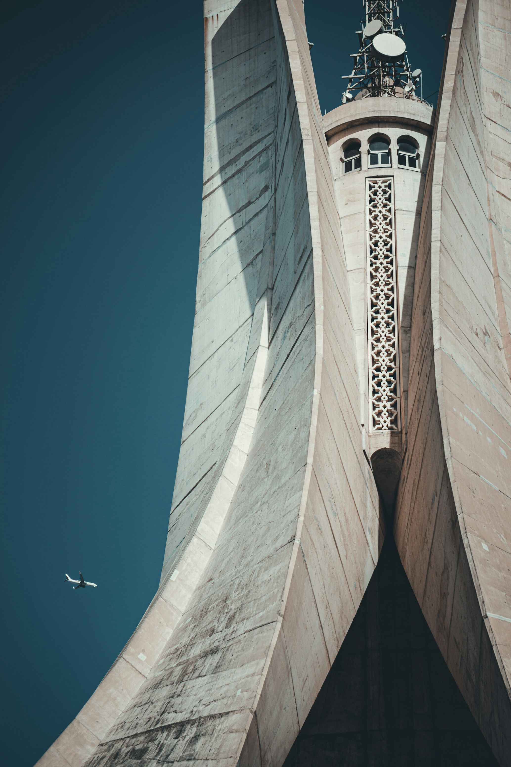 A large building towers over a city photo – Free Algiers Image on Unsplash