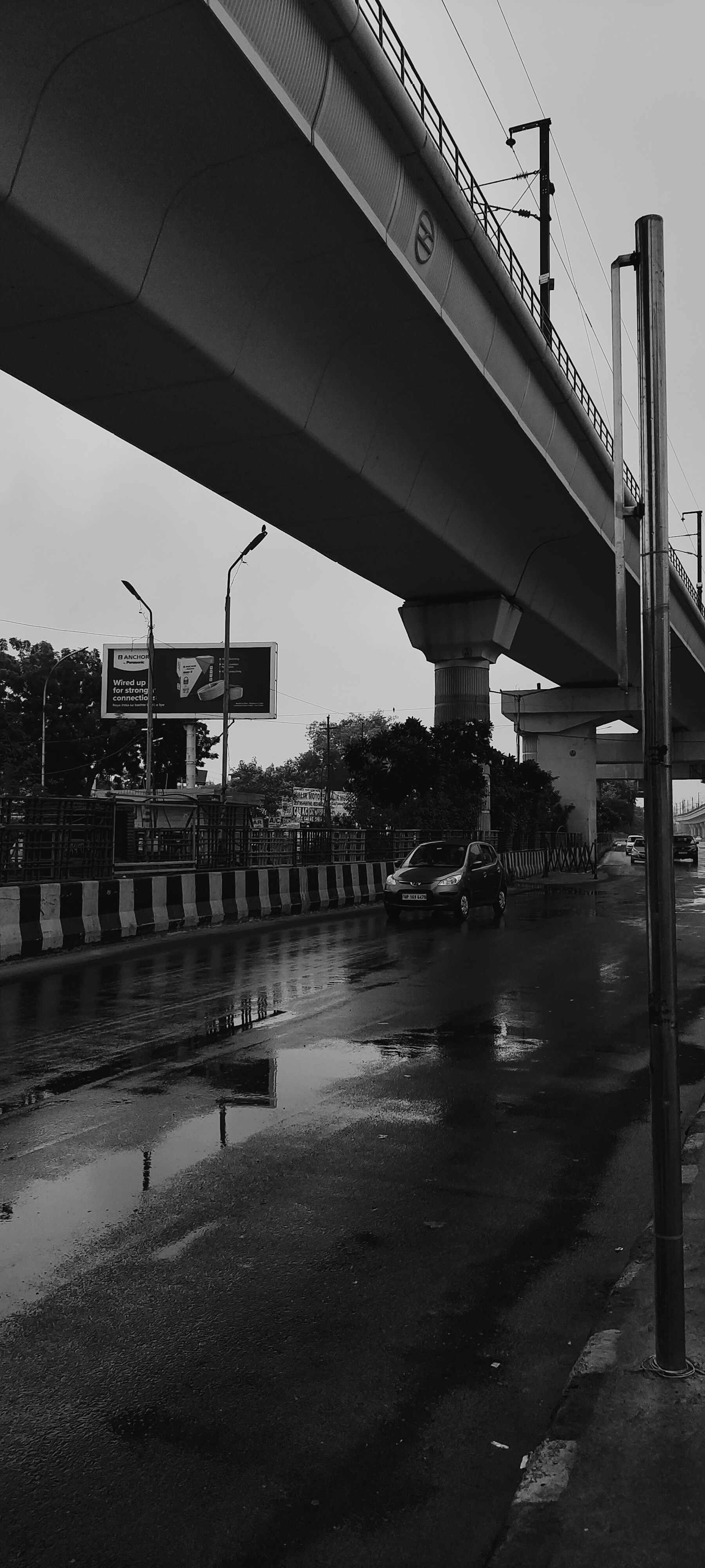 A car driving under a bridge photo – Free Wallpaper Image on Unsplash