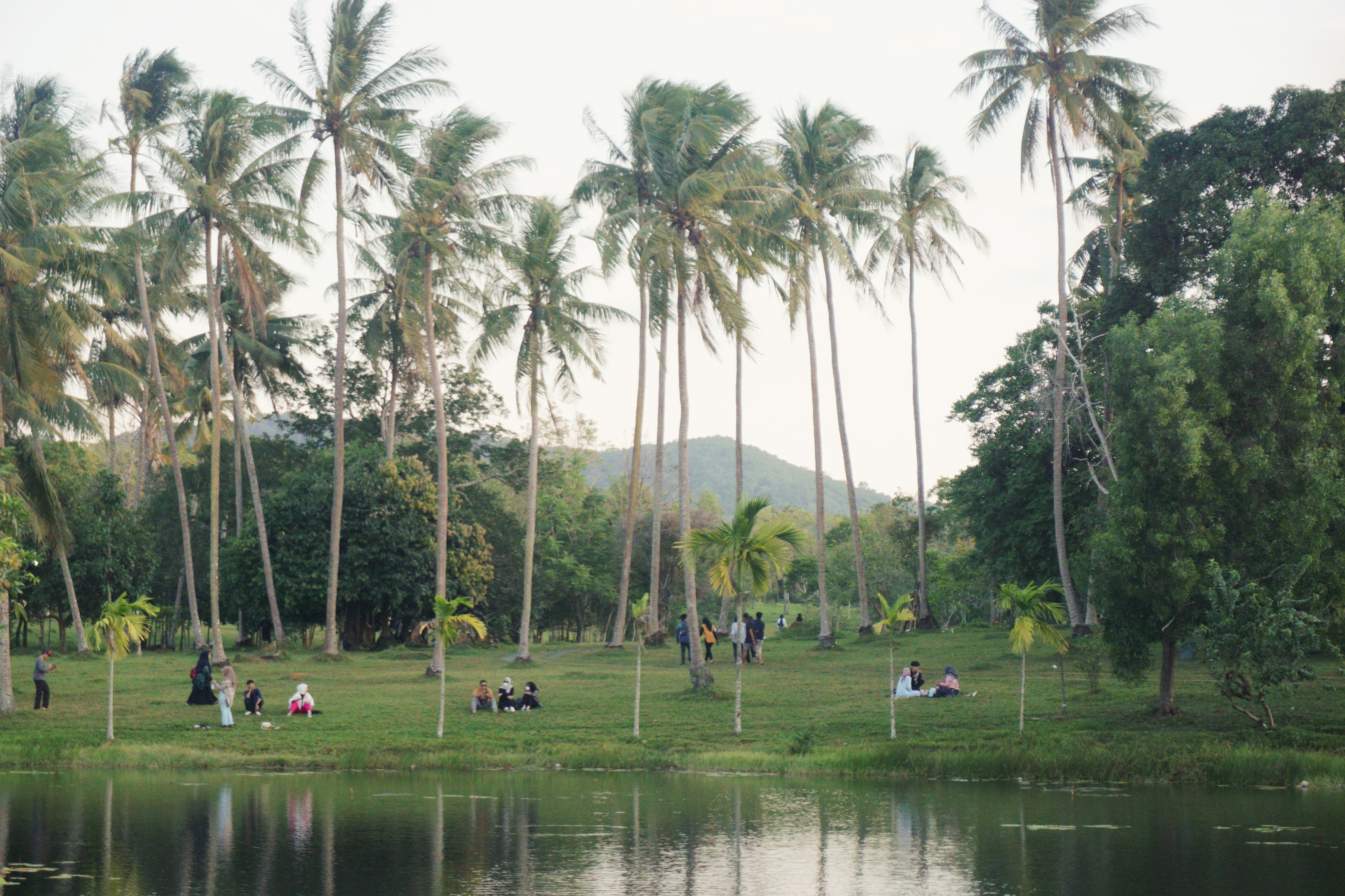 A group of people walking along a river photo – Free Taman permana ...