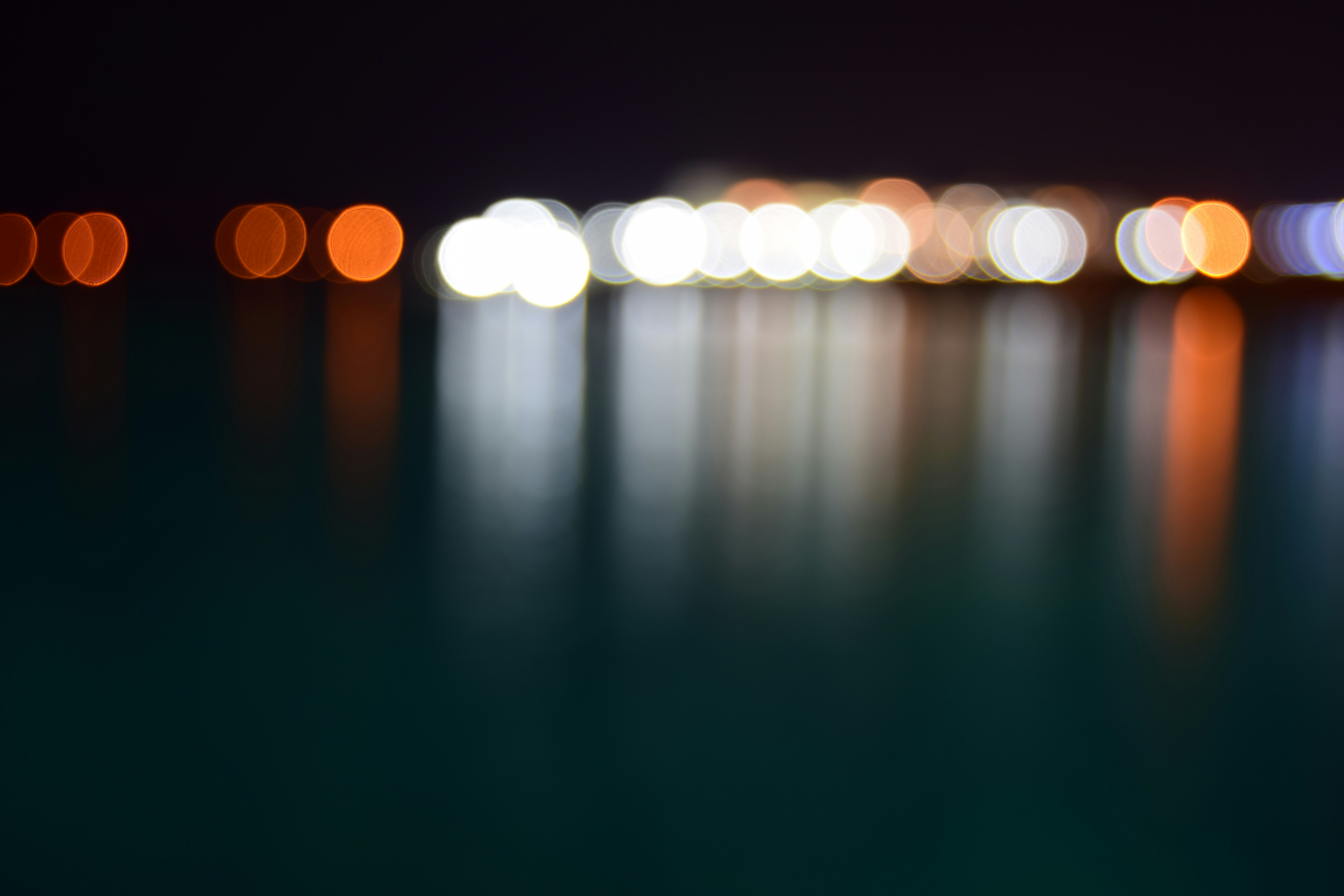 Una imagen borrosa de una ciudad foto – Imagen de Agua gratuita en Unsplash