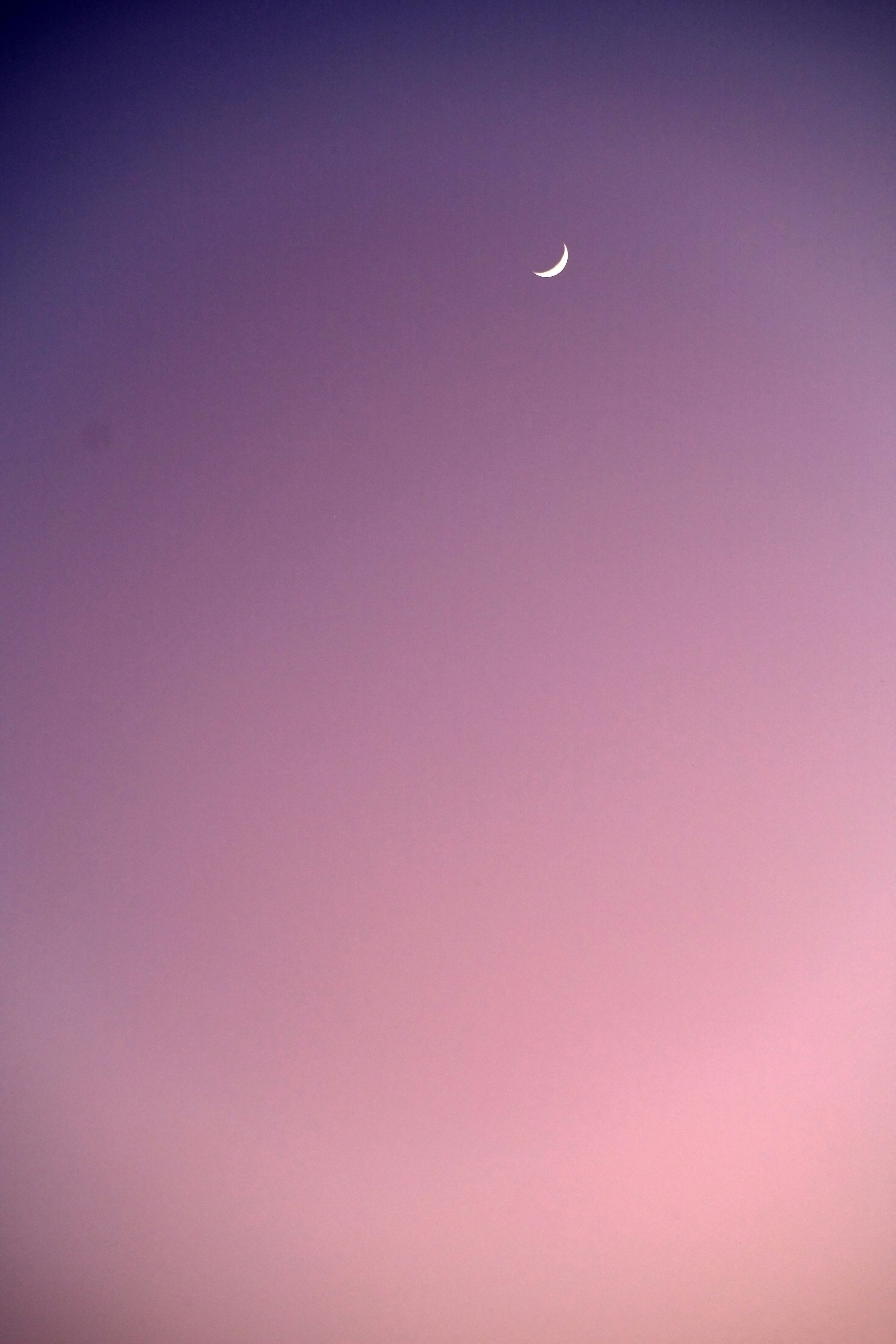 Crescent over a Velvet Dusk: A Minimal Sky Portrait