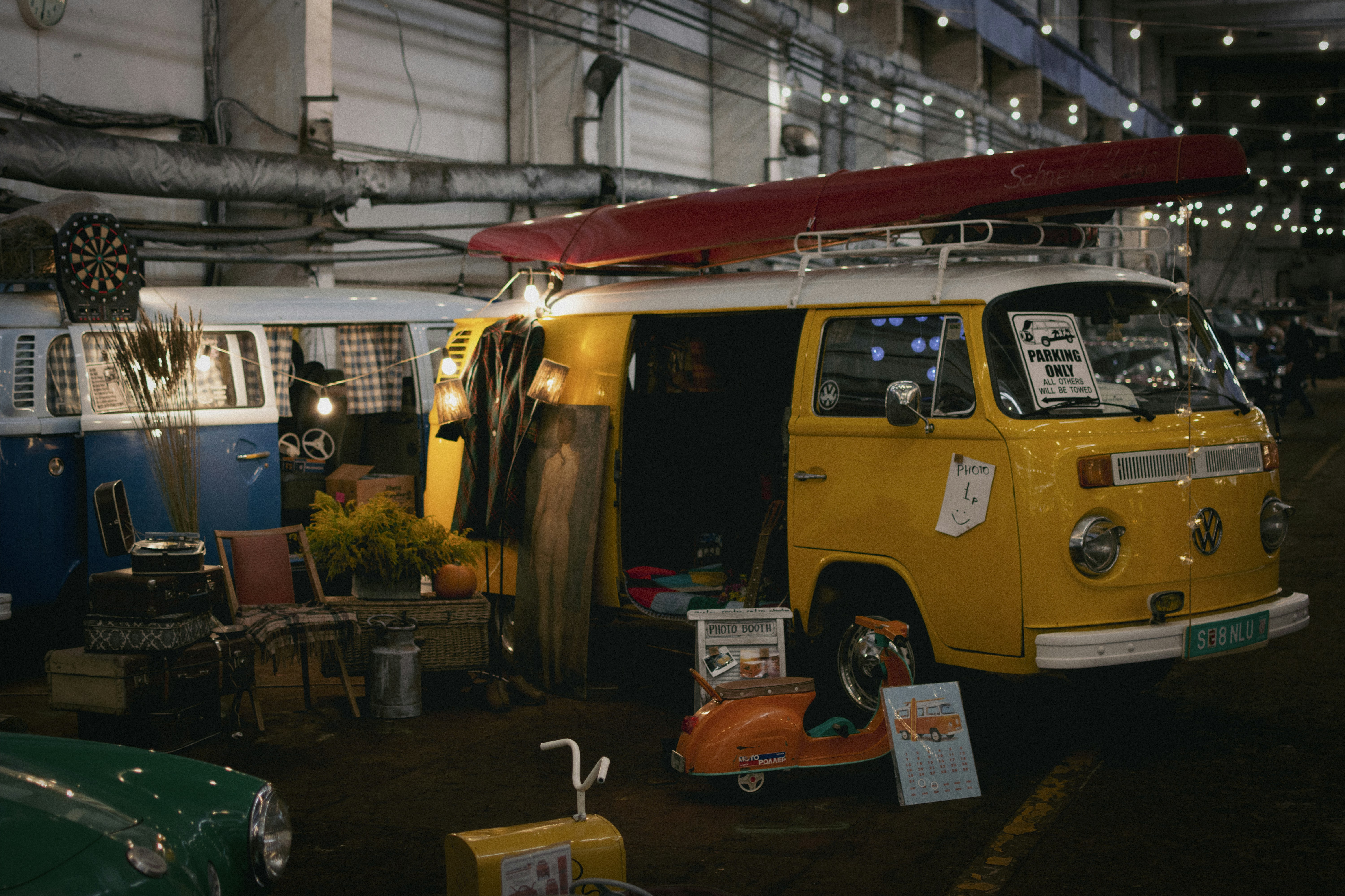A yellow van parked in a parking lot photo – Free Camper Image on Unsplash