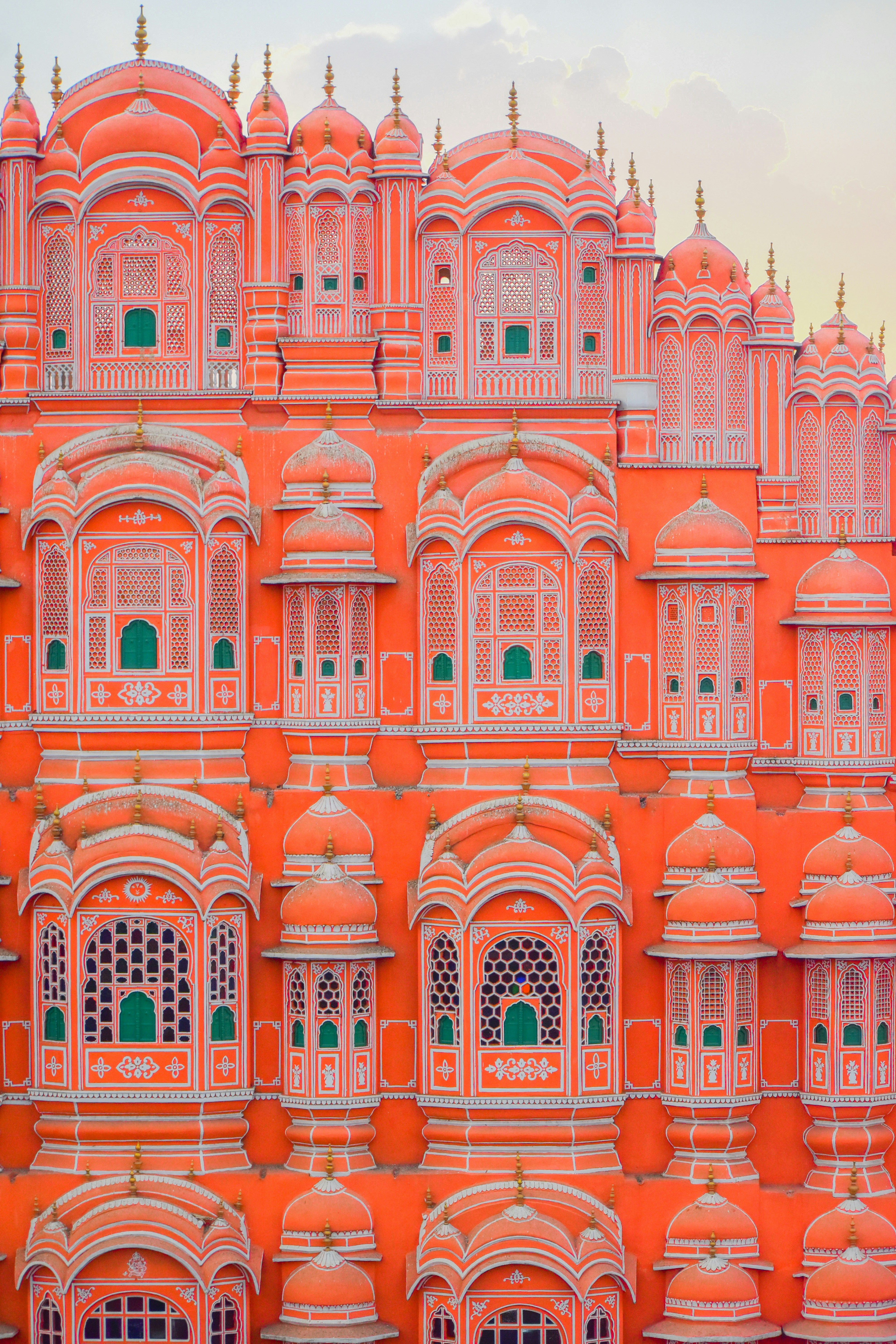 A building with many windows photo – Free Rajasthan Image on Unsplash
