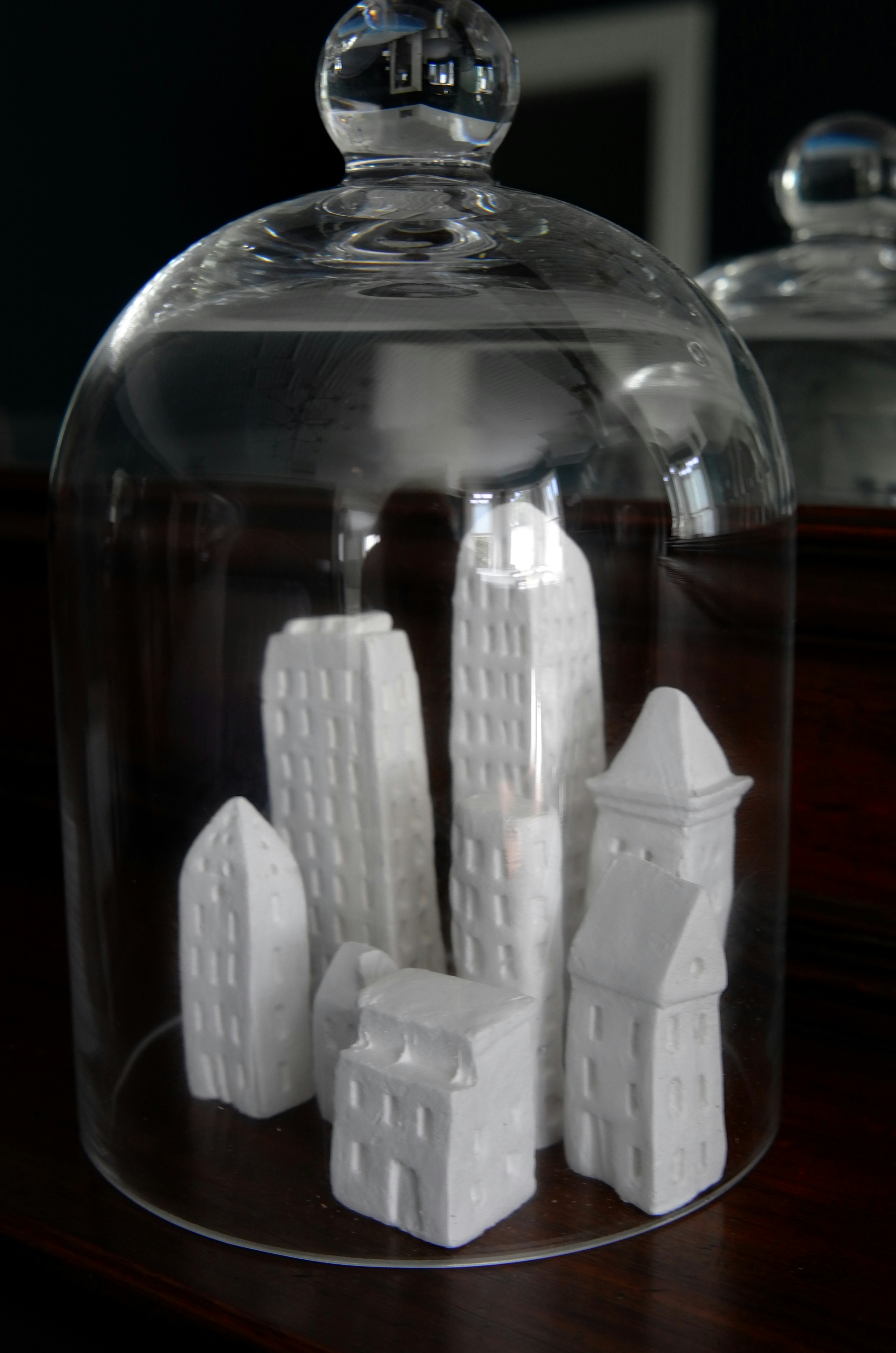 A glass beaker with white cubes inside photo – Free Grey Image on Unsplash