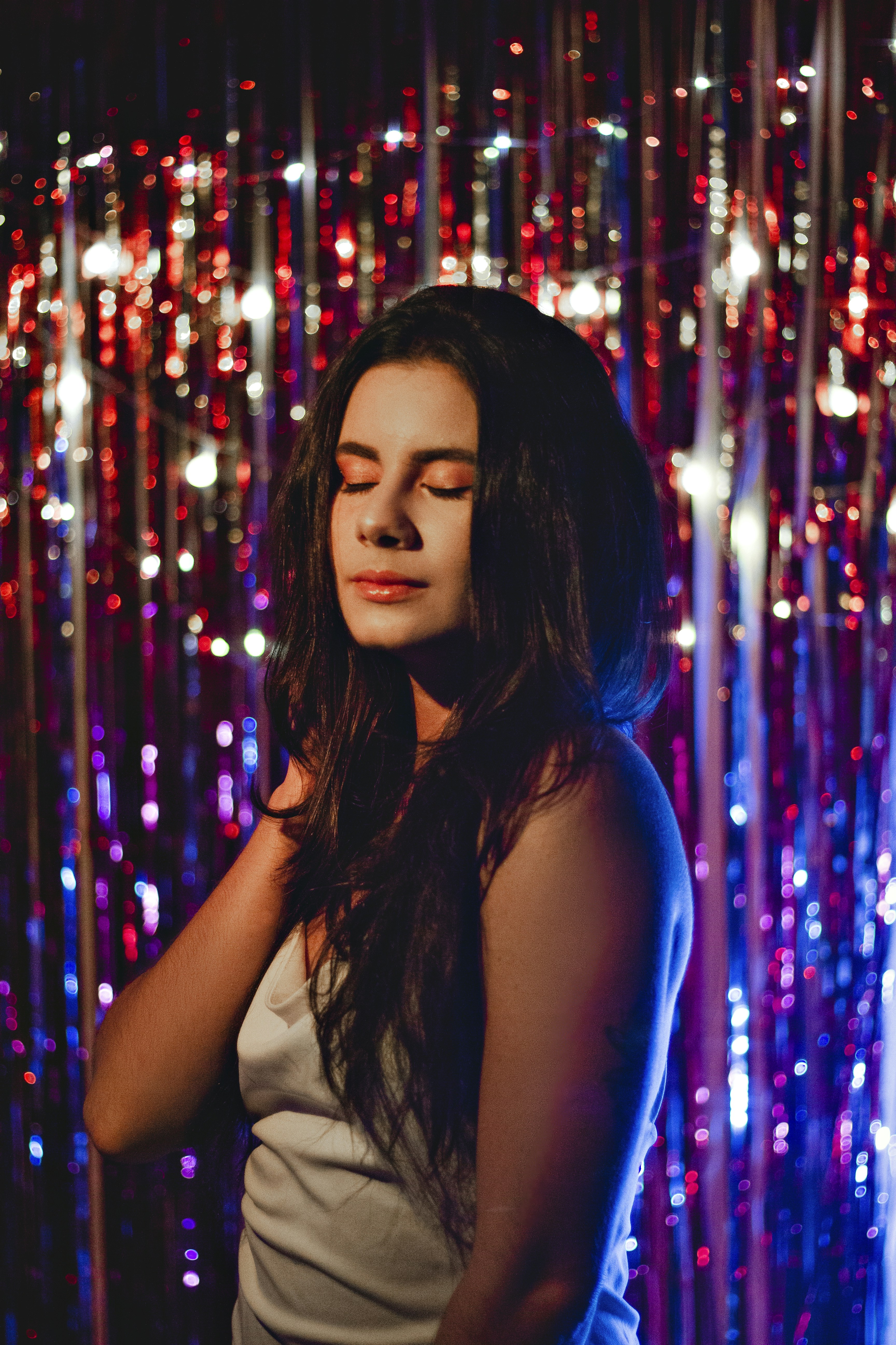 A woman posing for a picture photo – Free Person Image on Unsplash