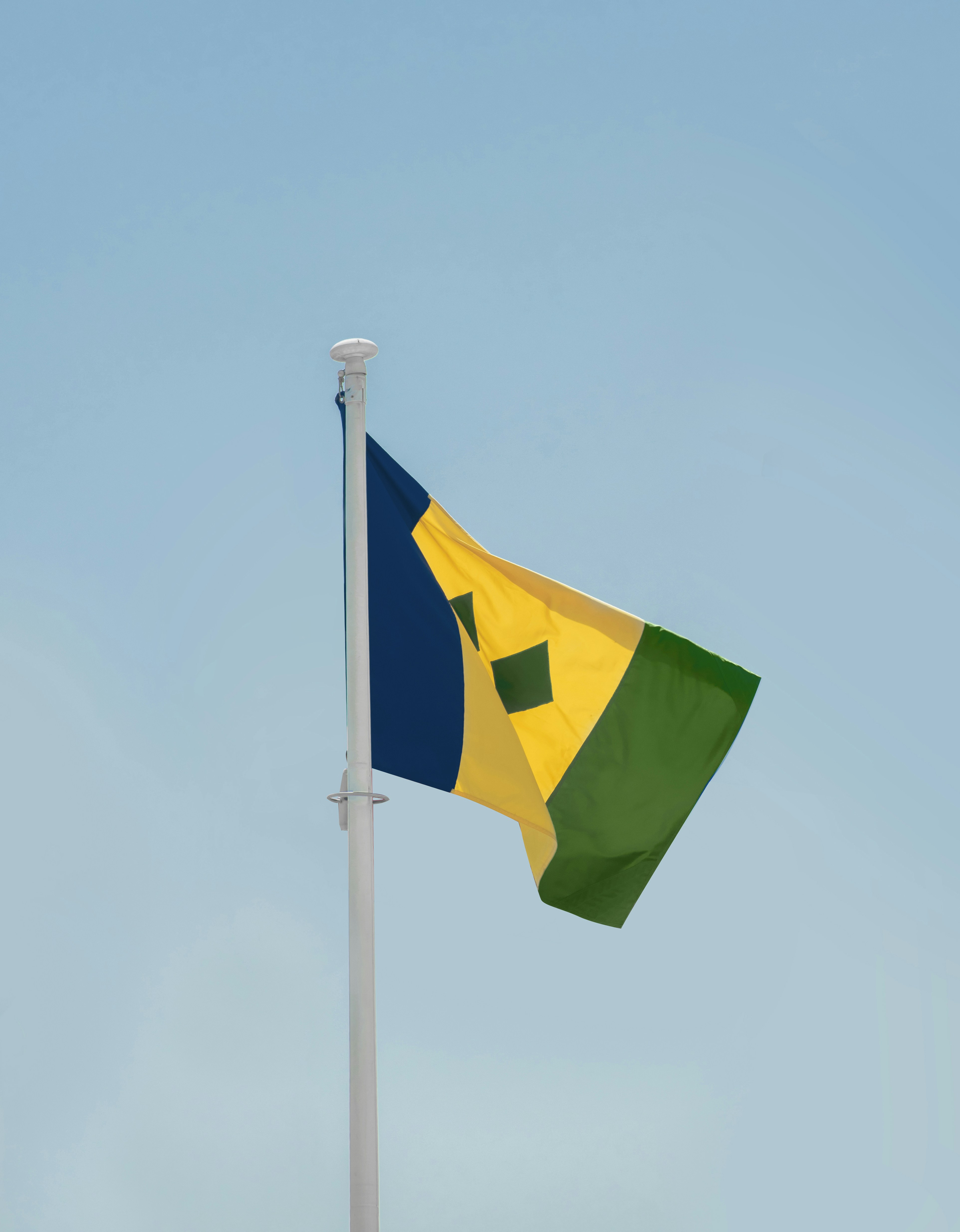 Un drapeau sur un poteau photo – Photo Saint-Vincent-et-les Grenadines ...