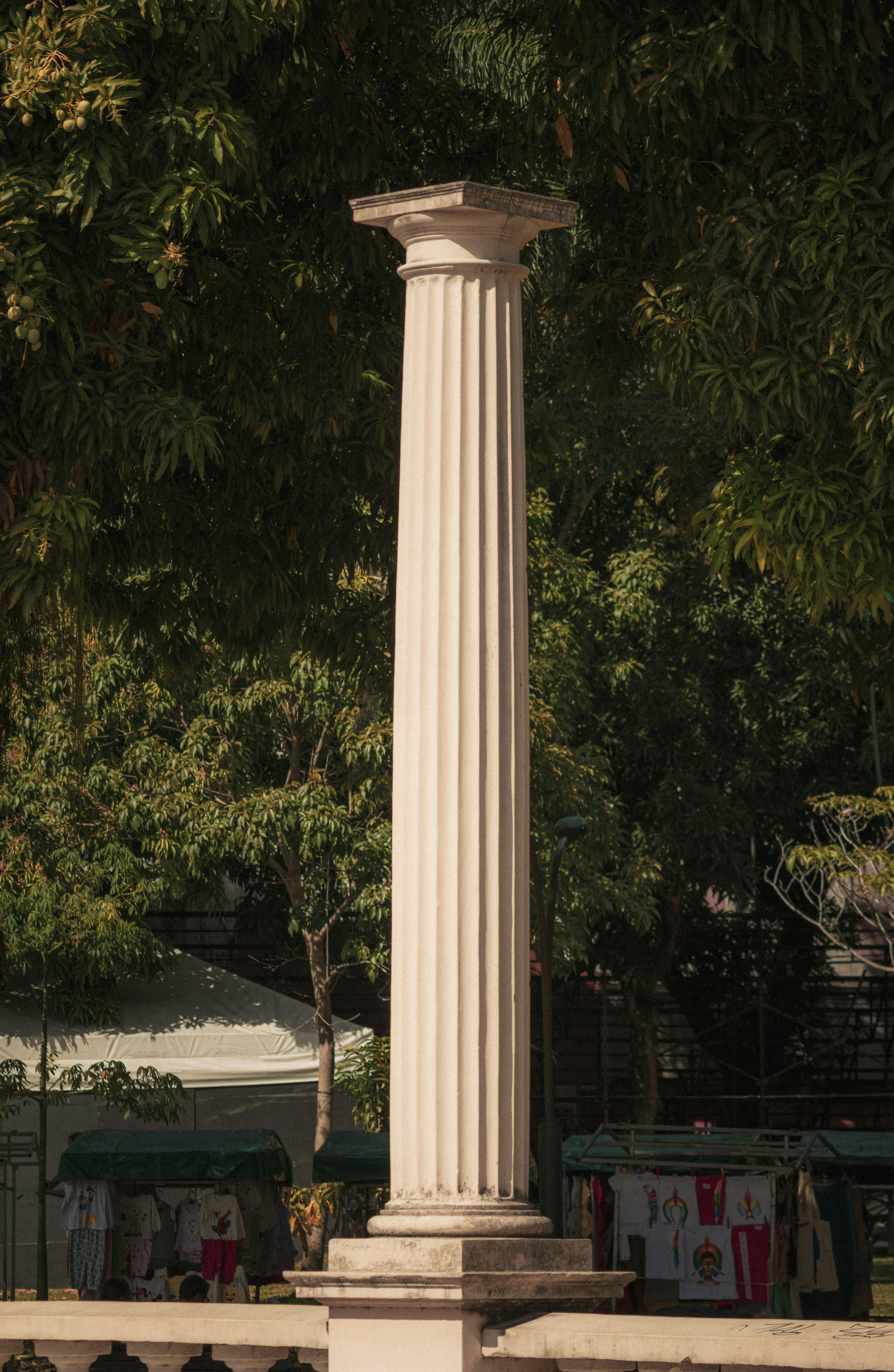 Un grand pilier blanc photo – Photo gratuite sur Unsplash