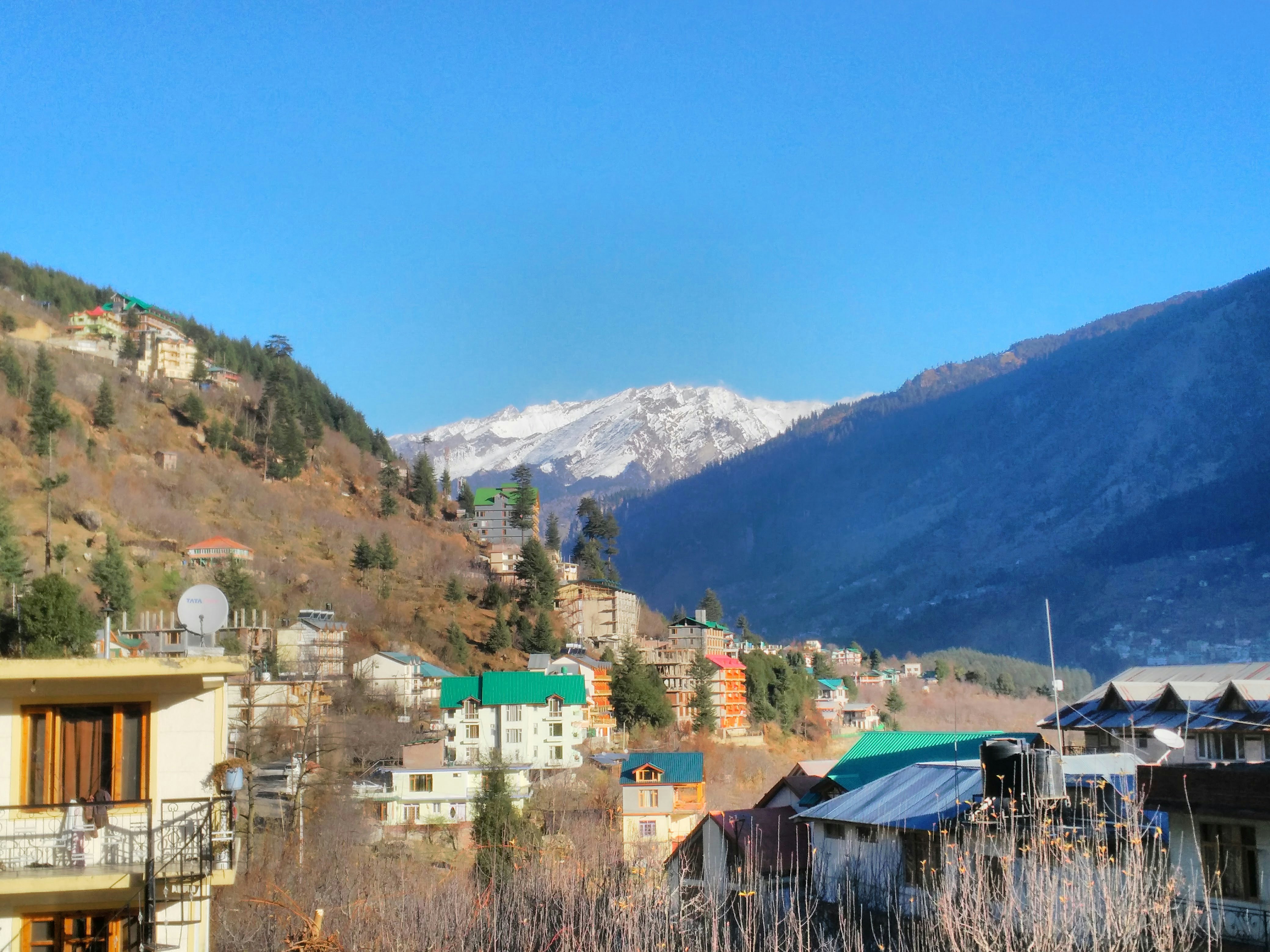 A town in the mountains photo – Free Manali Image on Unsplash