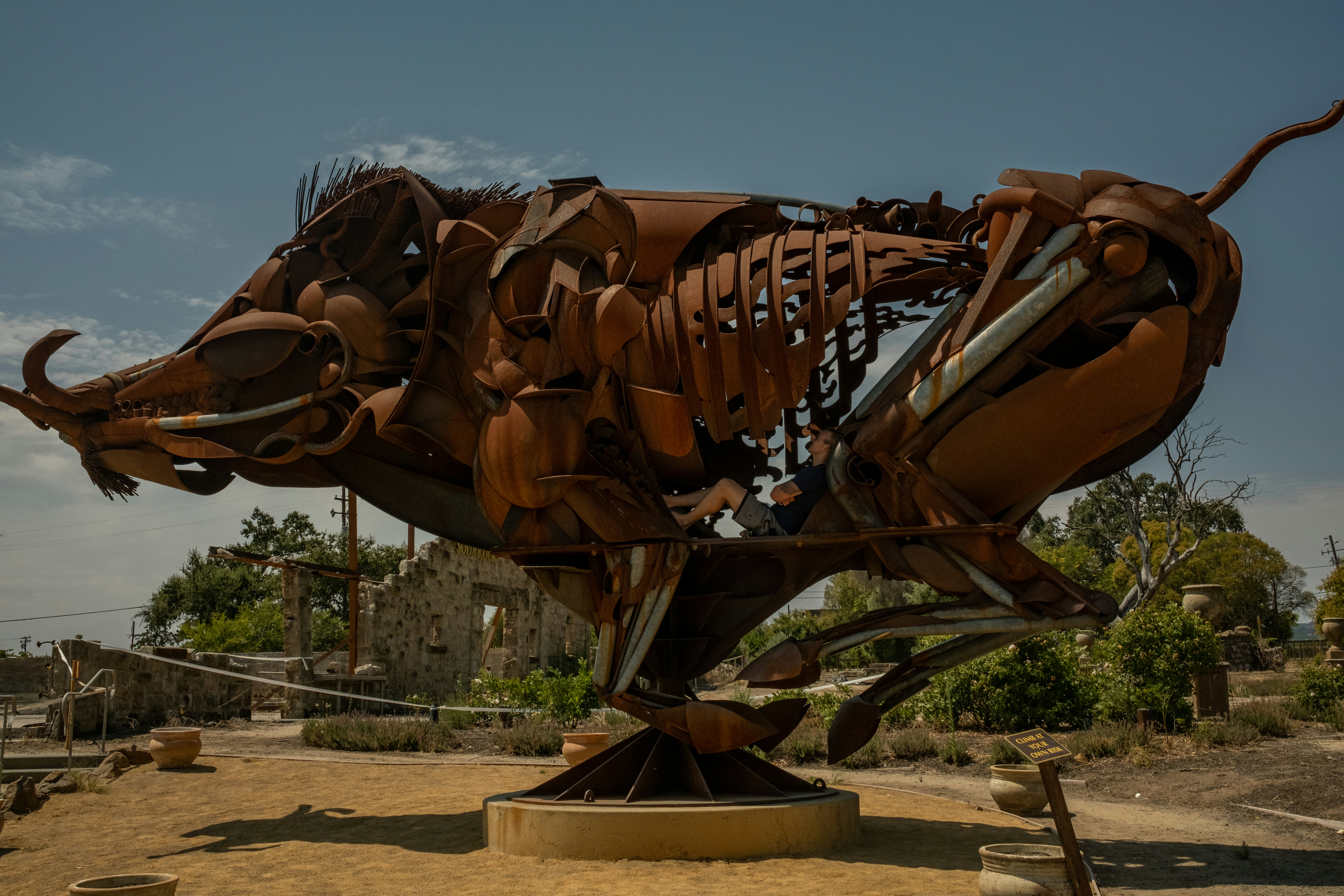 A large rusted metal sculpture photo – Free Metal Image on Unsplash