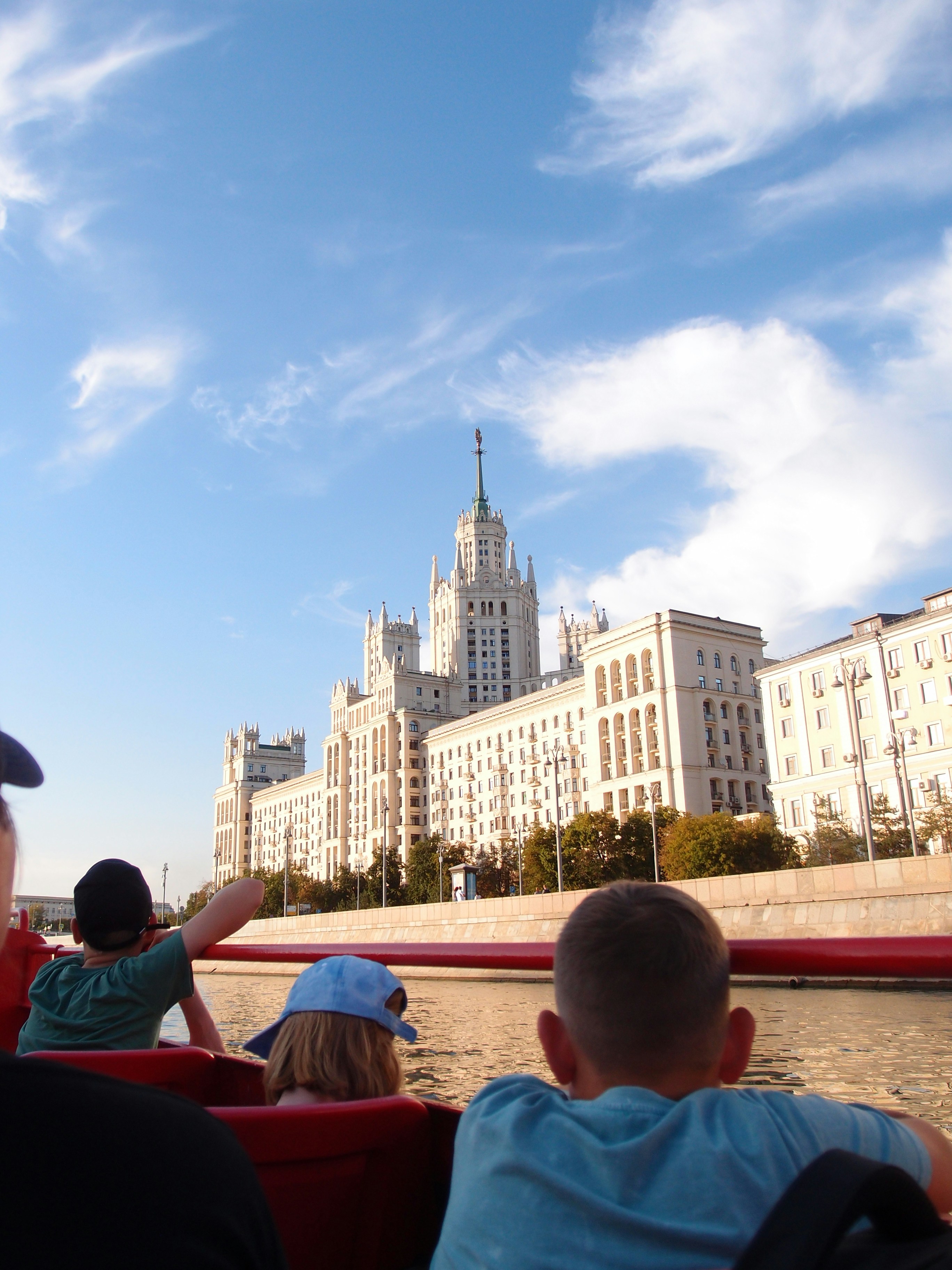 City Tour over the Moscow River: A Grand Edifice Surging into the Sky
