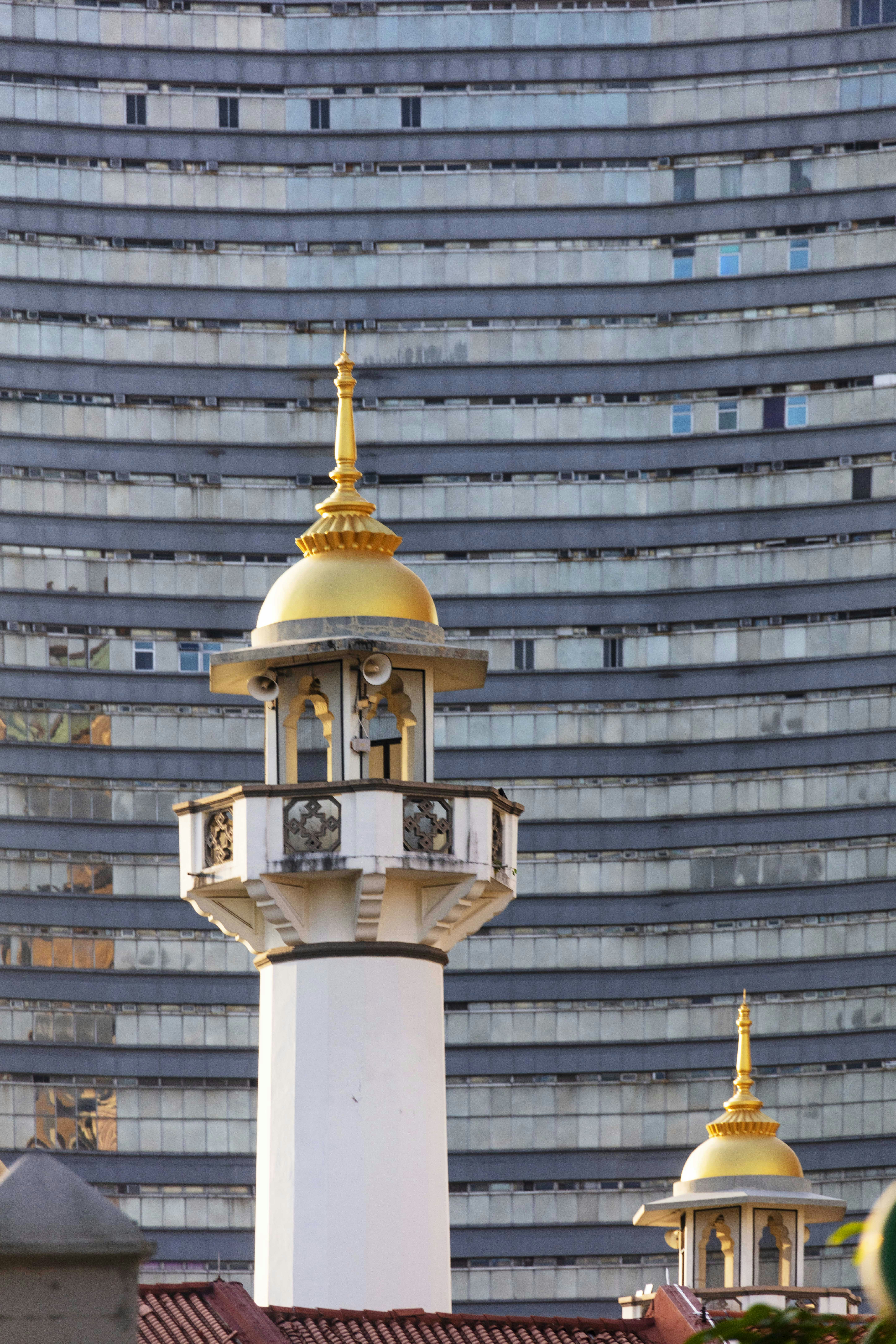 A tall building with a gold tower photo – Free Singapore Image on Unsplash
