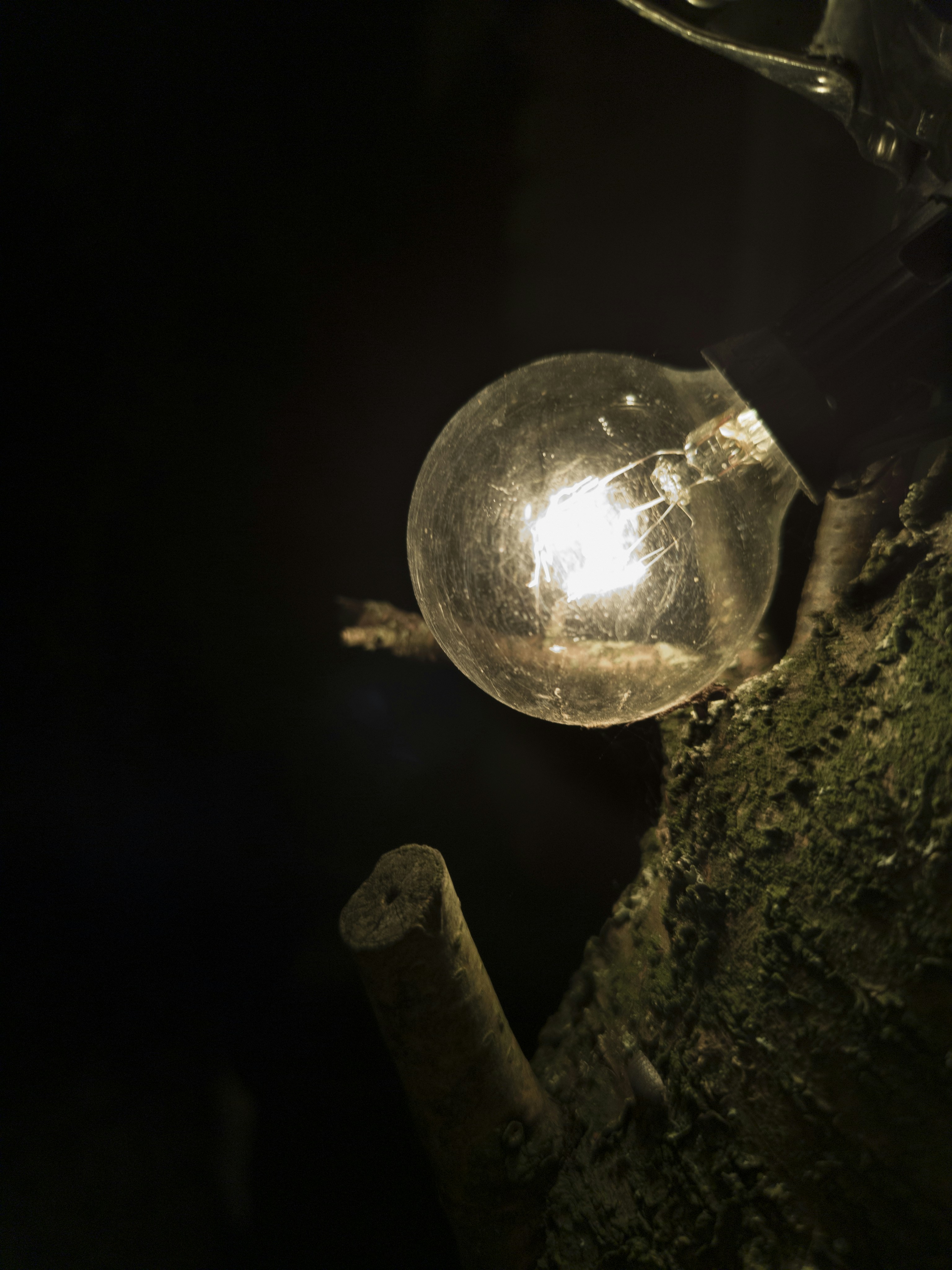 A light on a pole photo – Free Semer Image on Unsplash