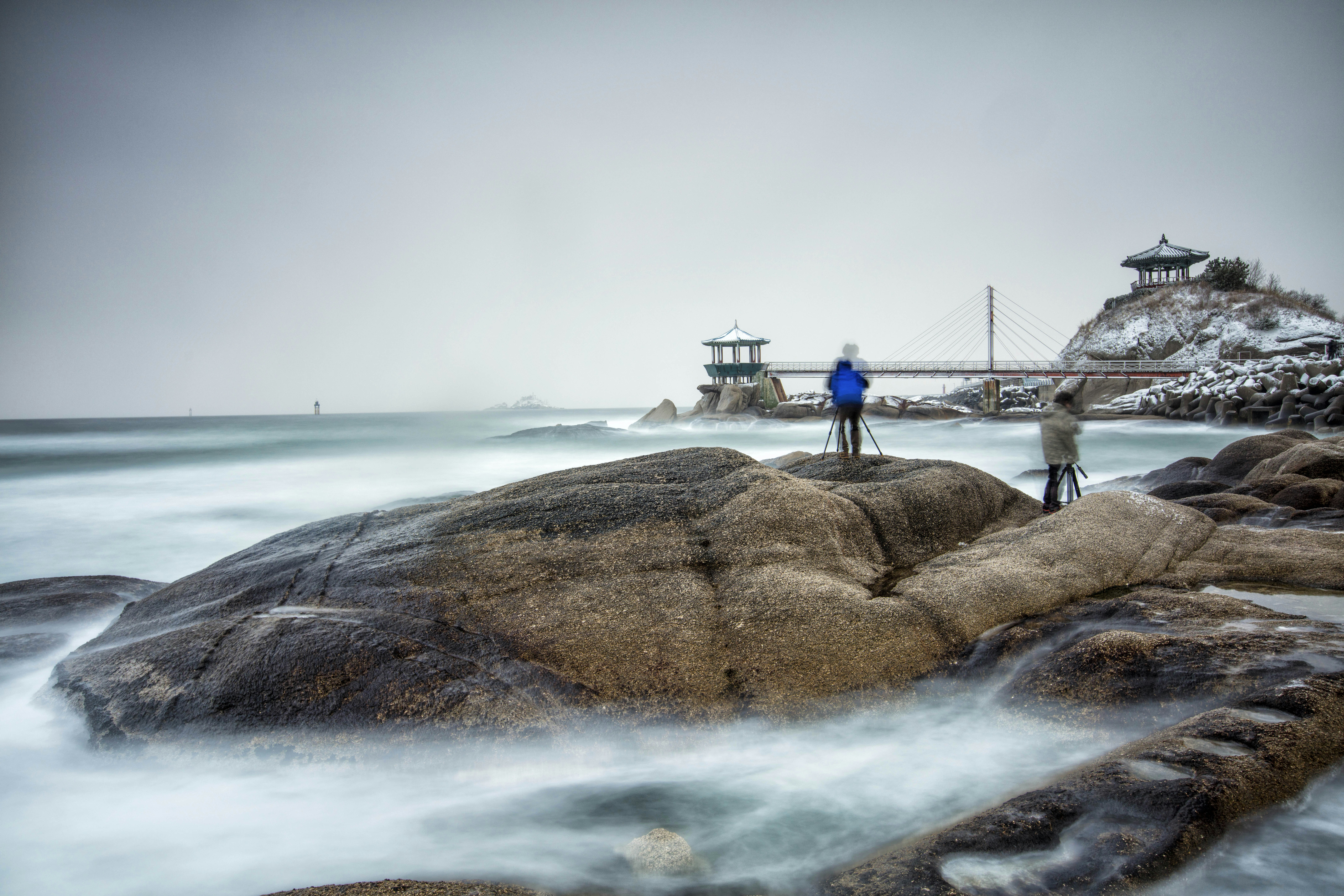 Rugged shoreline with observers: a quiet coastal panorama