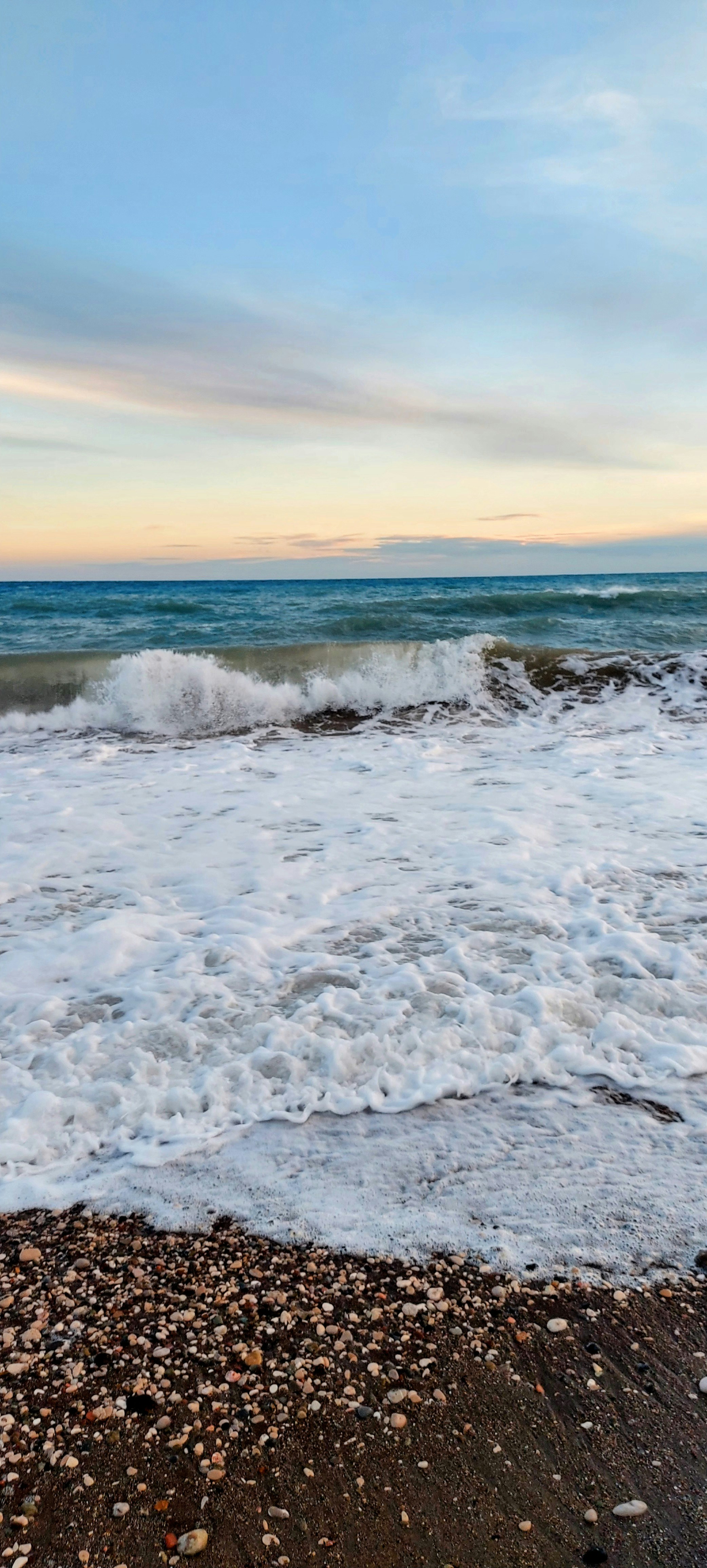Foto zum Thema Ein felsiger Strand mit Wellen – Kostenloses Bild zu ...