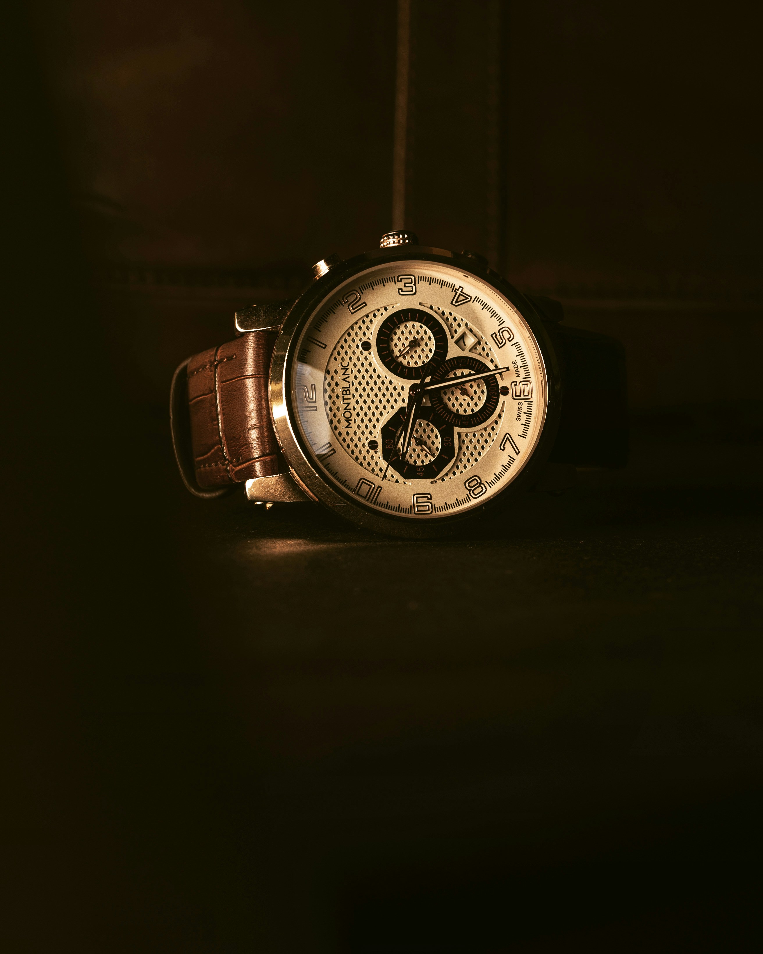 Copper Crown: A Leather-Wrapped Timepiece Emerges from Shadow